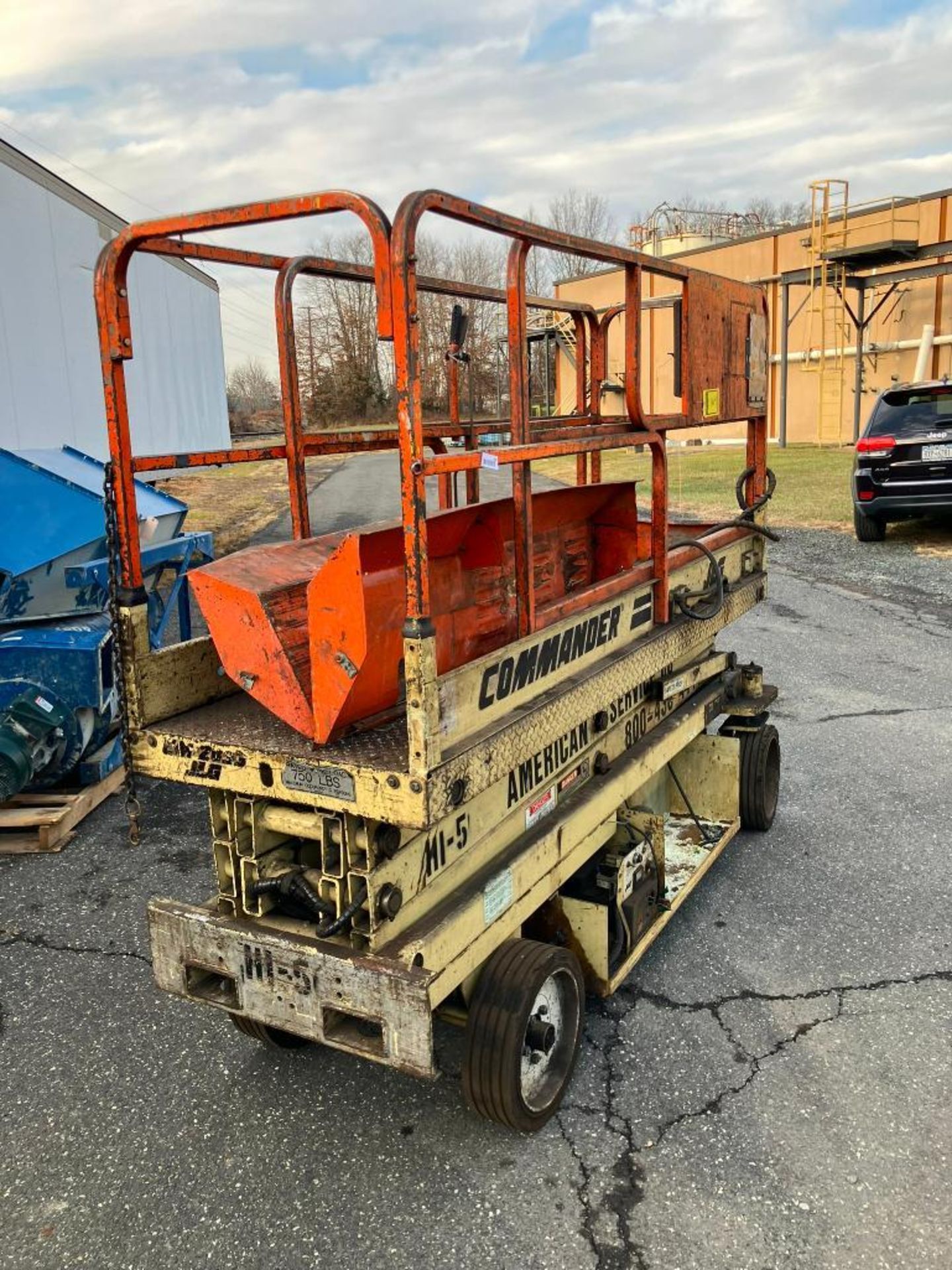 { Choice of lots: 186, 187, 188 } JLG Commander Scissor Lift, Model CM ...