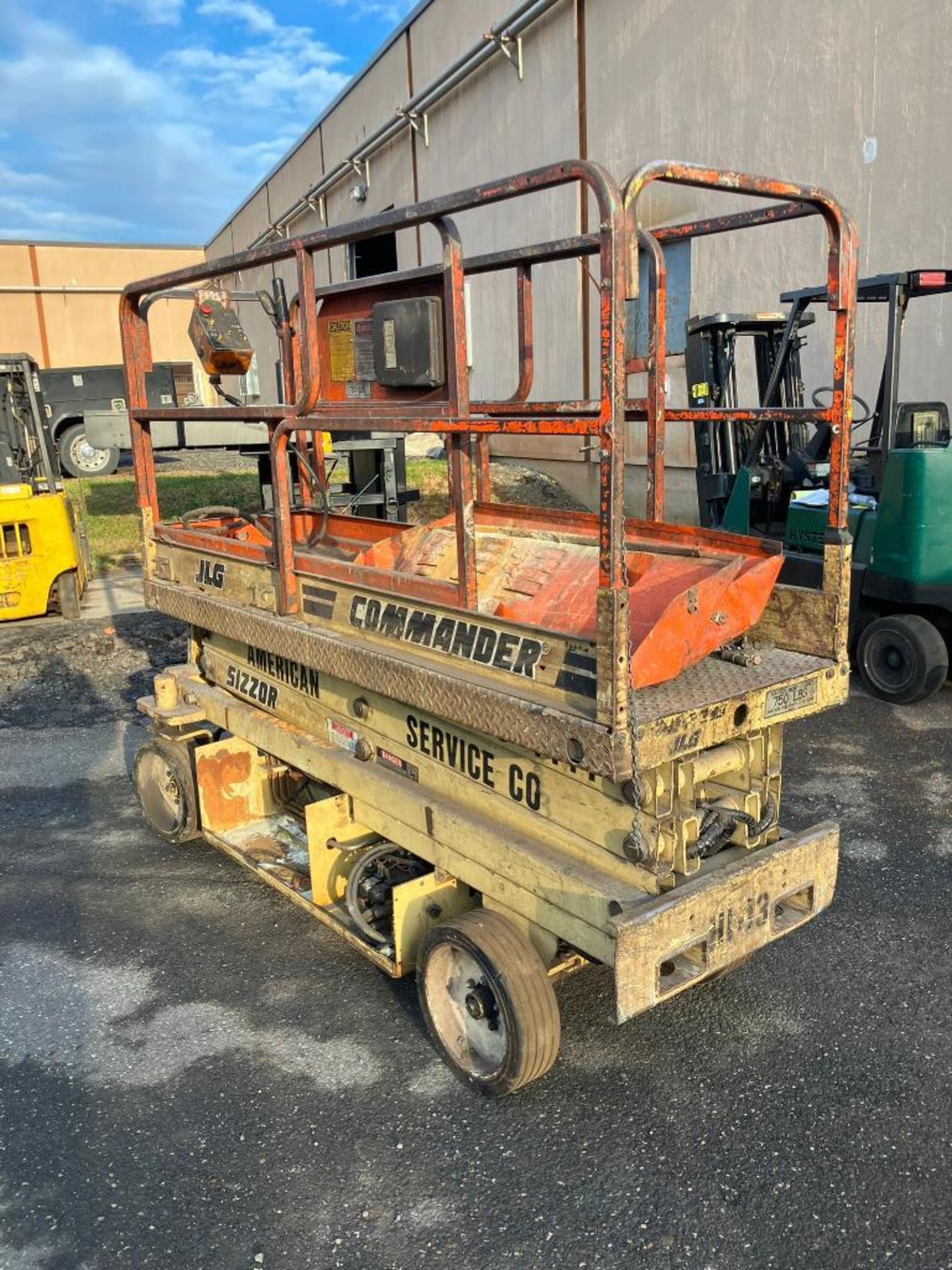 JLG Commander Scissor Lift, Model Cm-2033, S/N C019696-0200019480, 750 ...