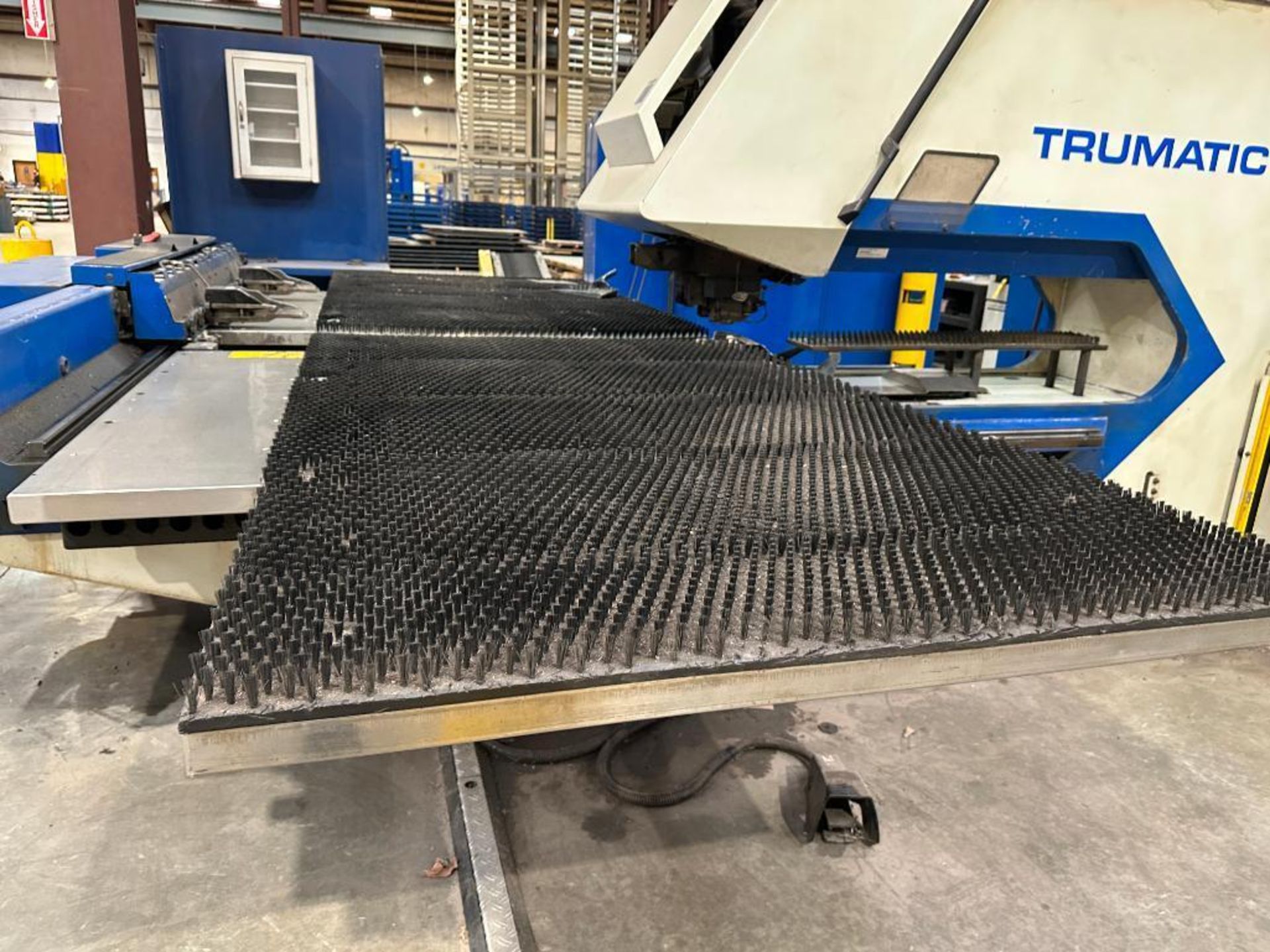 2000 Trumpf Trumatic 2000R CNC Turret Punching Machine, 180-kN Punch ...