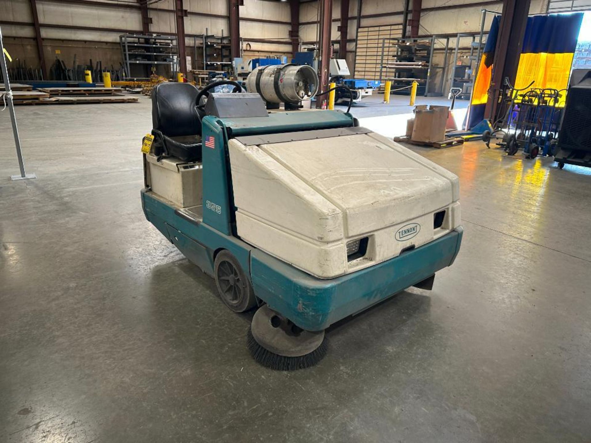 Tennant 355 Sit-Down Floor Scrubber, 5,595 Hours