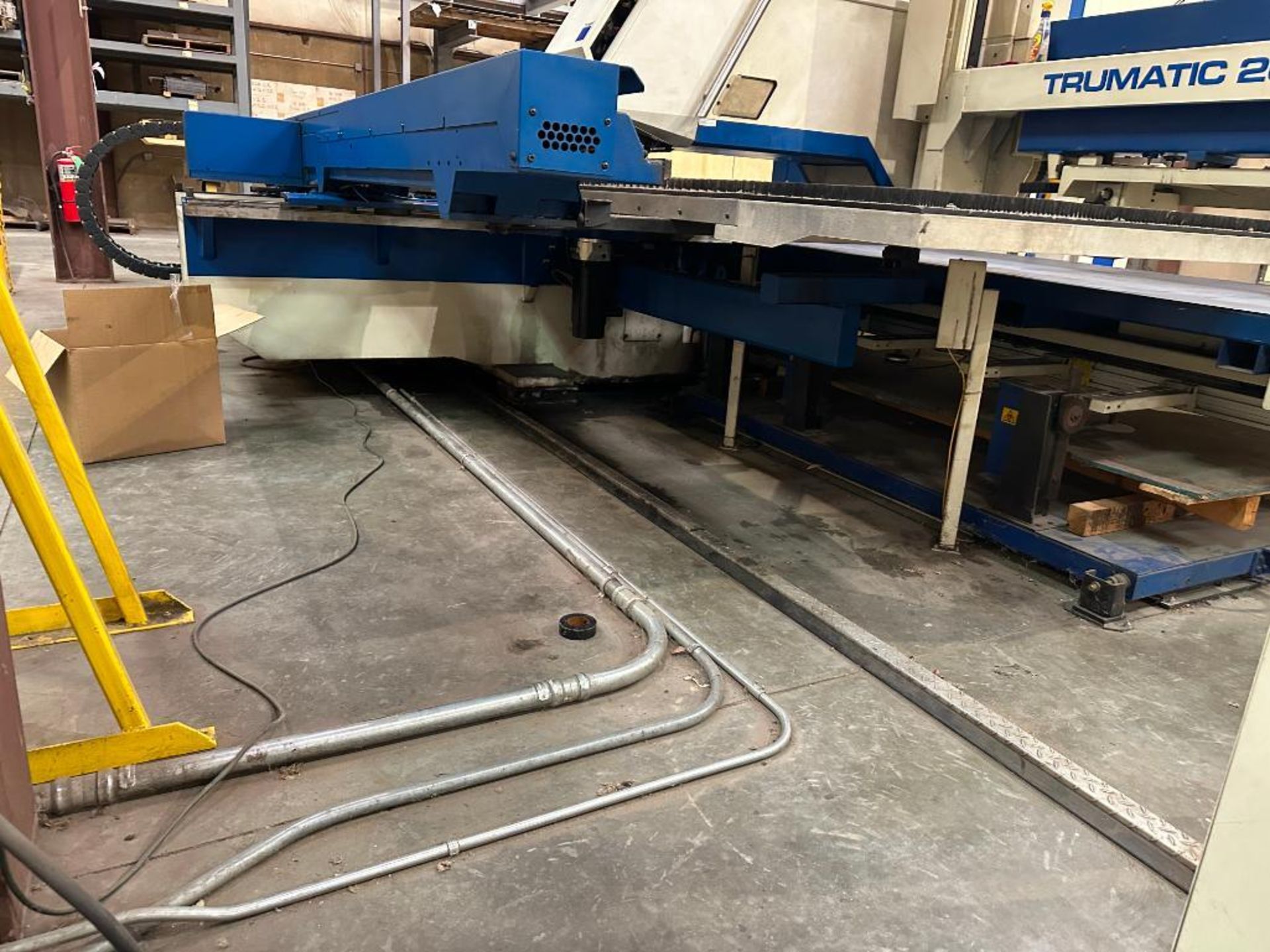 { Choice of lots: 296 } 2004 Trumpf Trumatic 2020R CNC Turret Punching ...