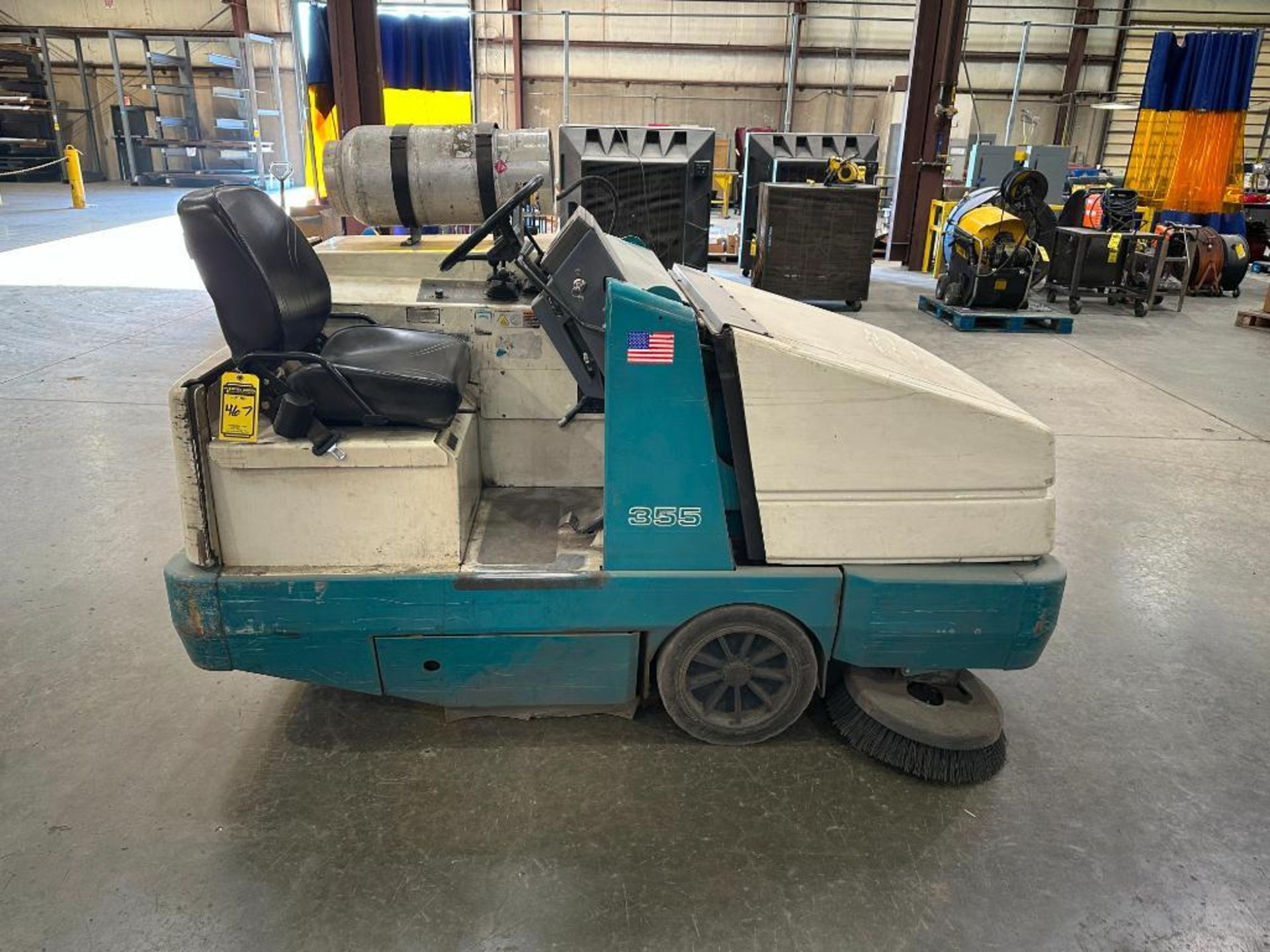 Tennant 355 Sit-Down Floor Scrubber, 5,595 Hours