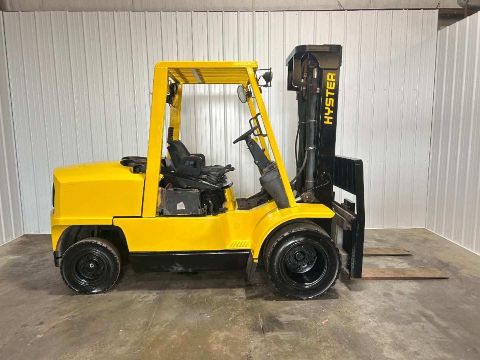 Hyster 11,000-LB. Capacity Forklift, Model H110XM, S/N L005V07676D ...
