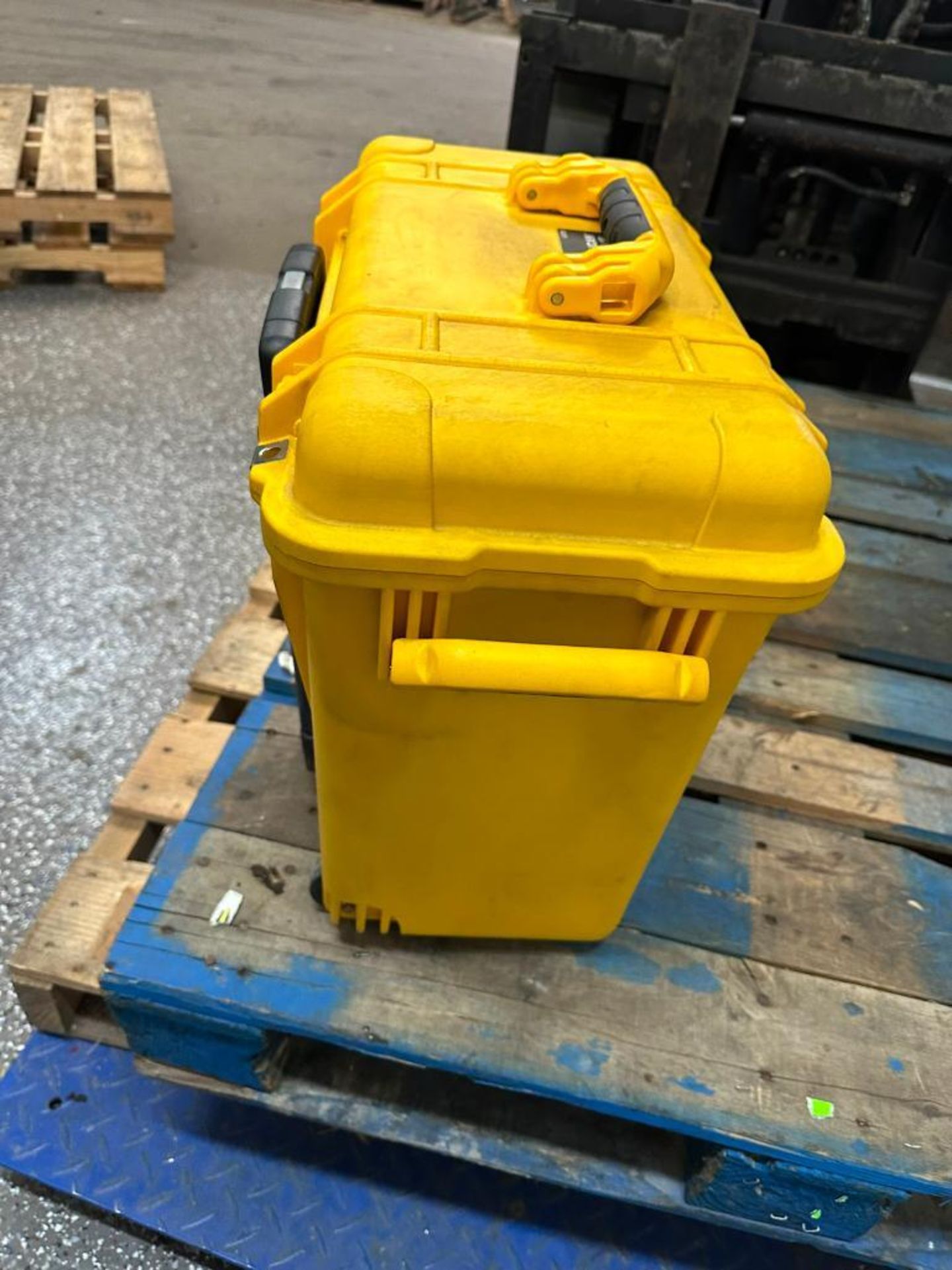 (JH) (New) AeroClave RDS3110T Portable Decontamination System, Volts ...