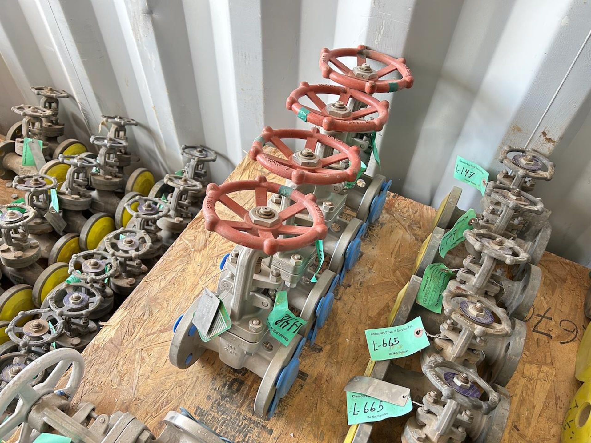 (NEW) 6 Manual Gate Valves, made of Stainless Steel, 1", (2) rated at ...