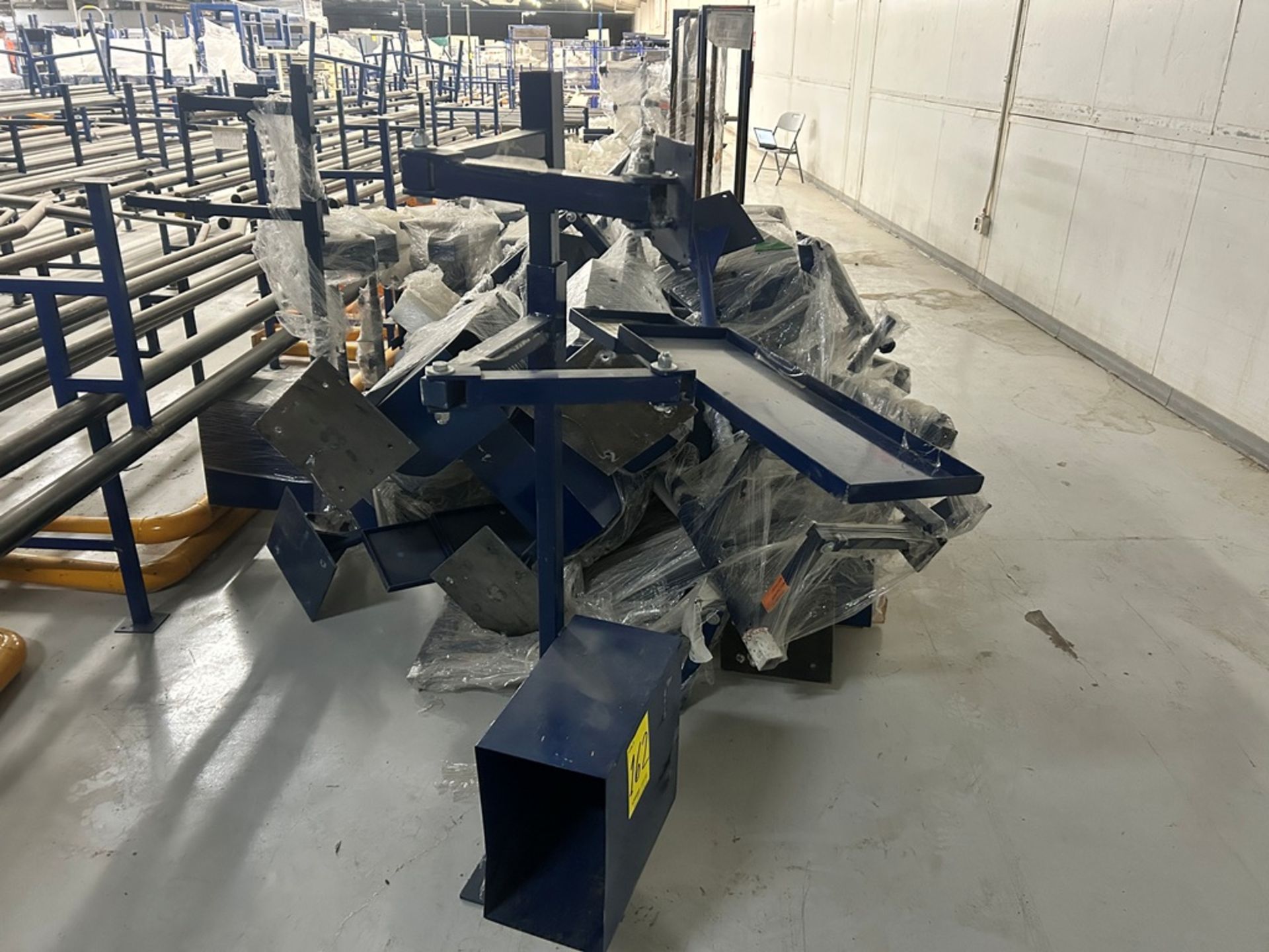 Lote Diverso, contiene, bases de metal ajustable con soportes de ...