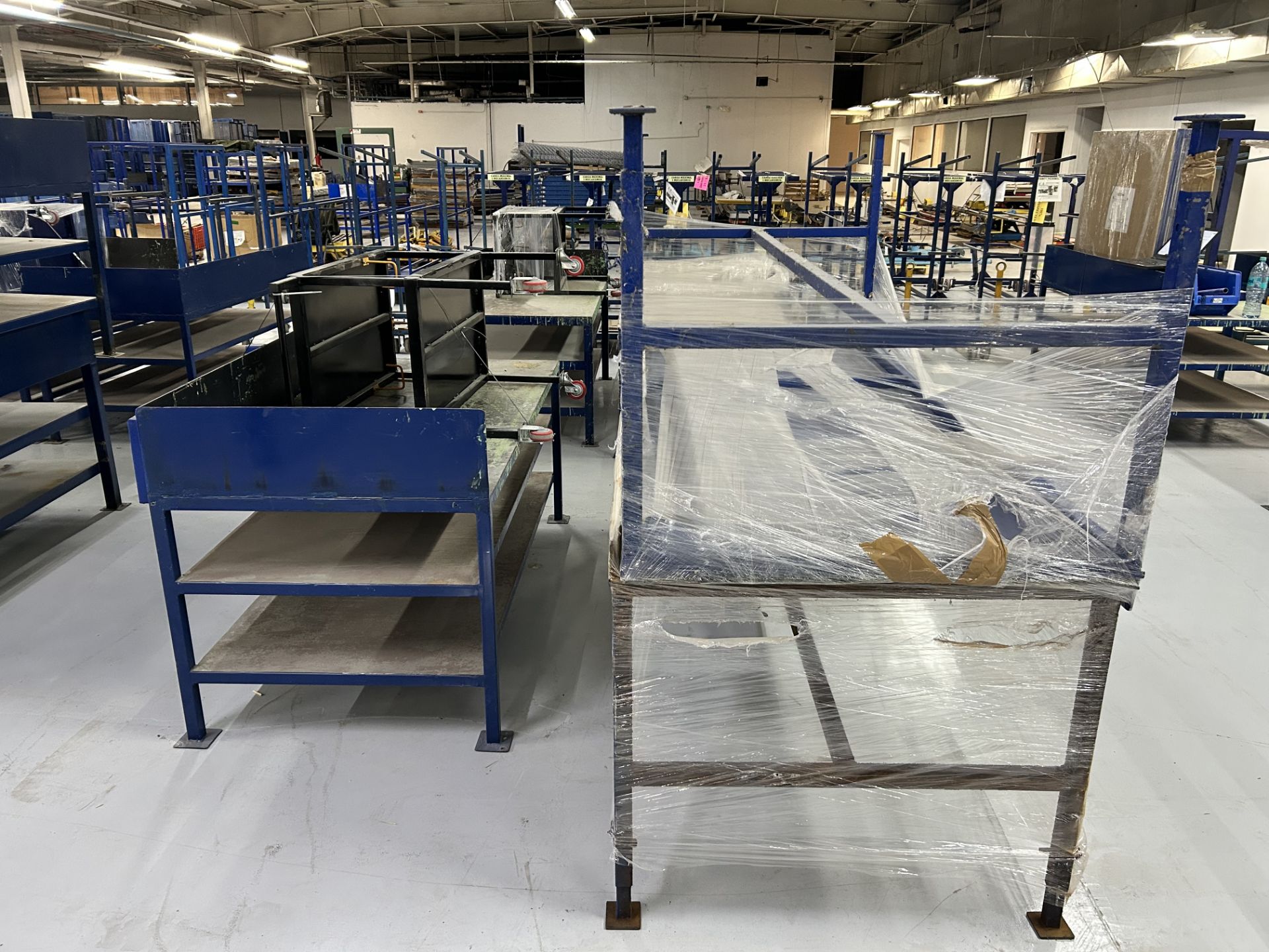 Lot of 4 worktables with PTR structure in various dimensions: 2.16 x 1 ...