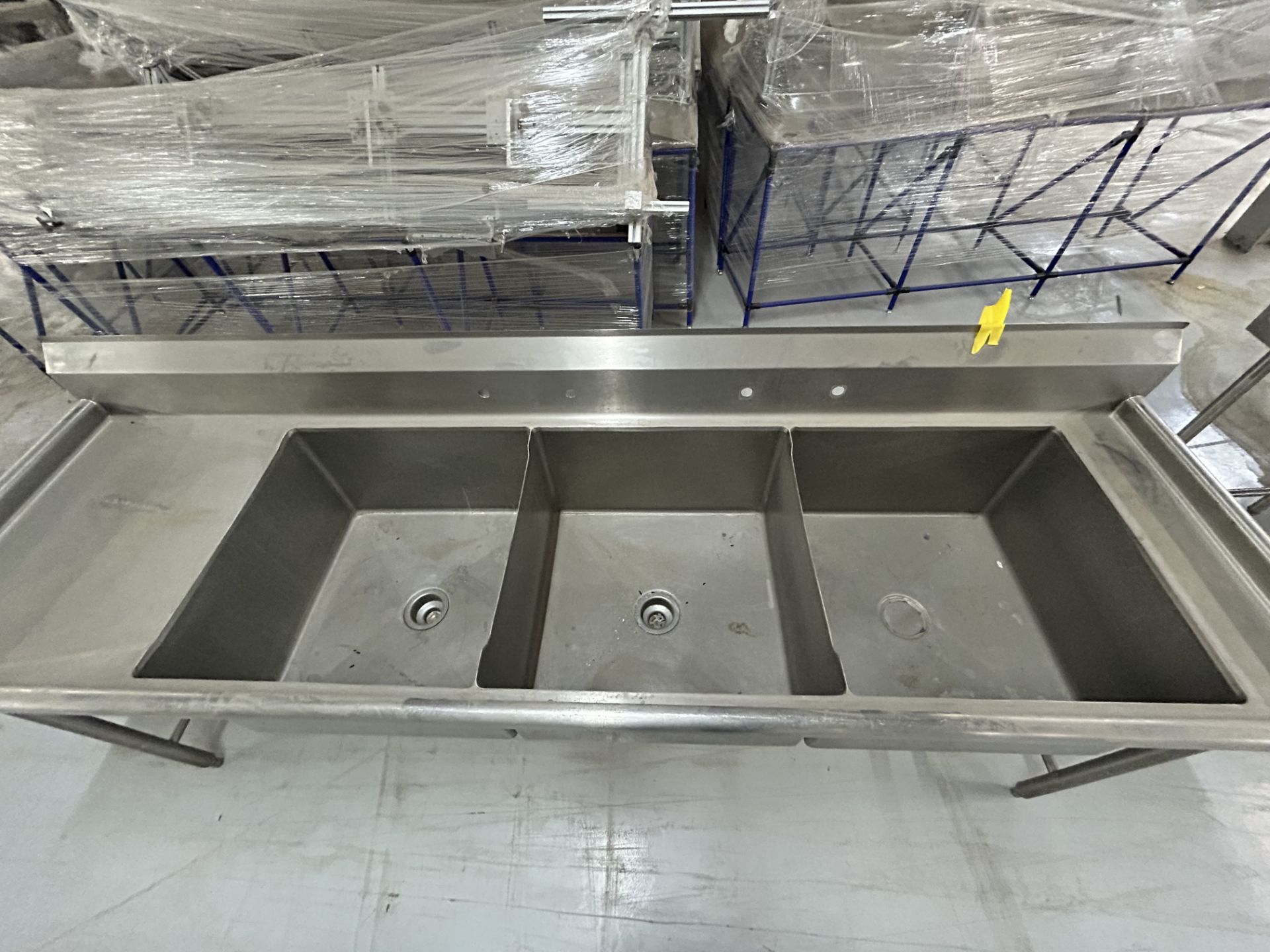 Lote sin usar de Estacion de lavado de cocina industrial con 3 ...