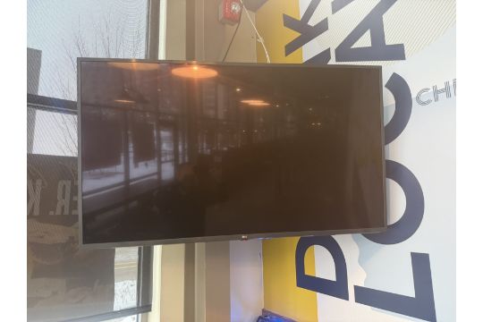 2021 LG Model 55UN7300AUD 55" Flatscreen TV, 120 V, S#102RMGC90239