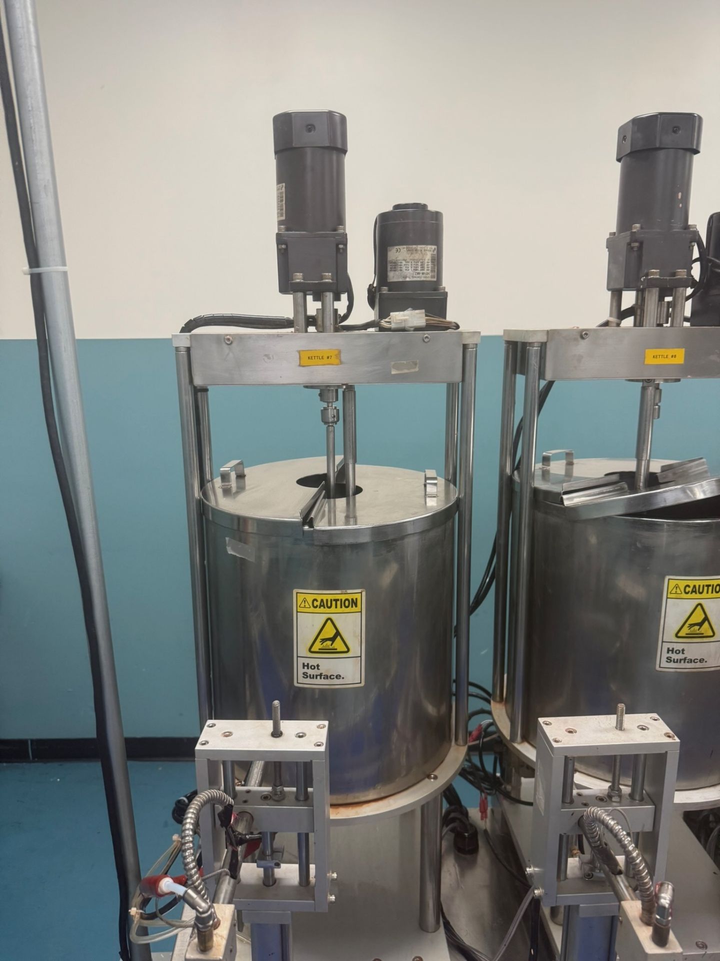 Yu-Hao Model FS-203-10M-1 Hot Pour Diving Head Filler, 4 Kettles, 220V ...