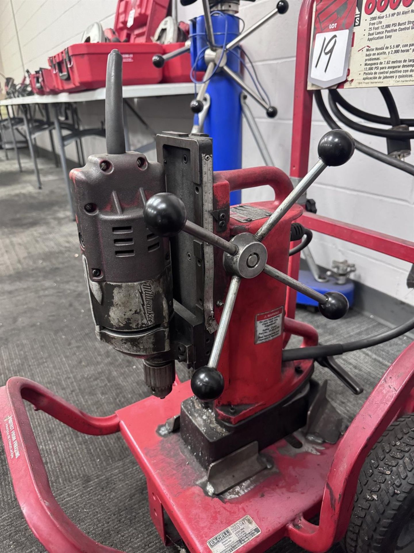 MILWAUKEE 4203 Mag Drill w/ Rolling Stand