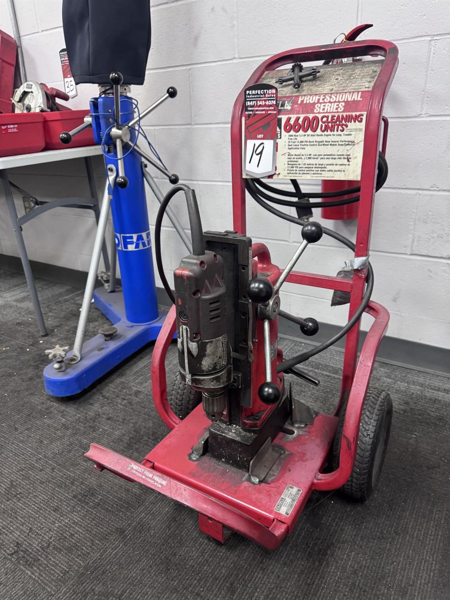 MILWAUKEE 4203 Mag Drill w/ Rolling Stand