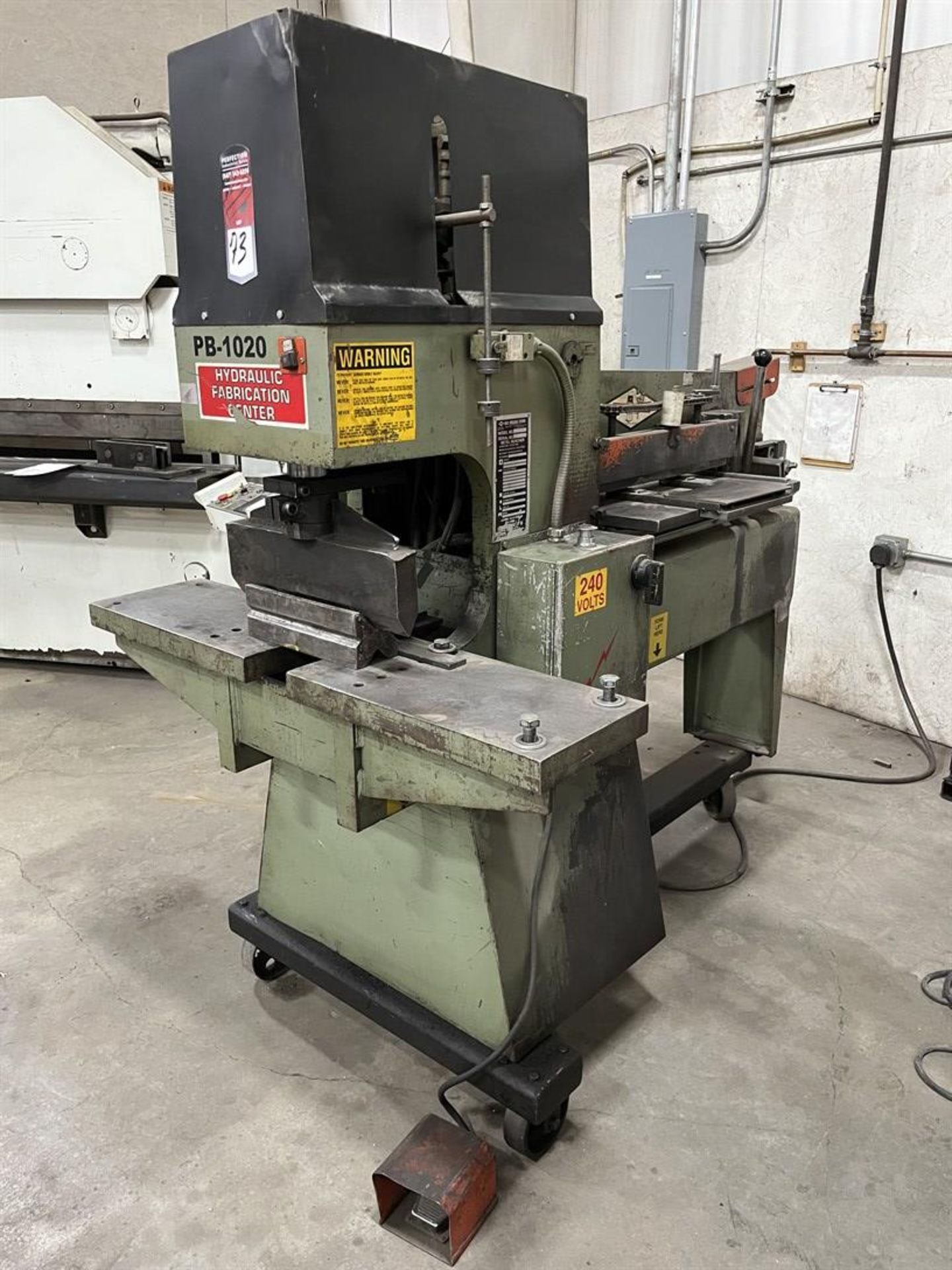 METAL MUNCHER MM-70 Hydraulic Ironworker, s/n 03316395, w/ 70 Ton Cap ...