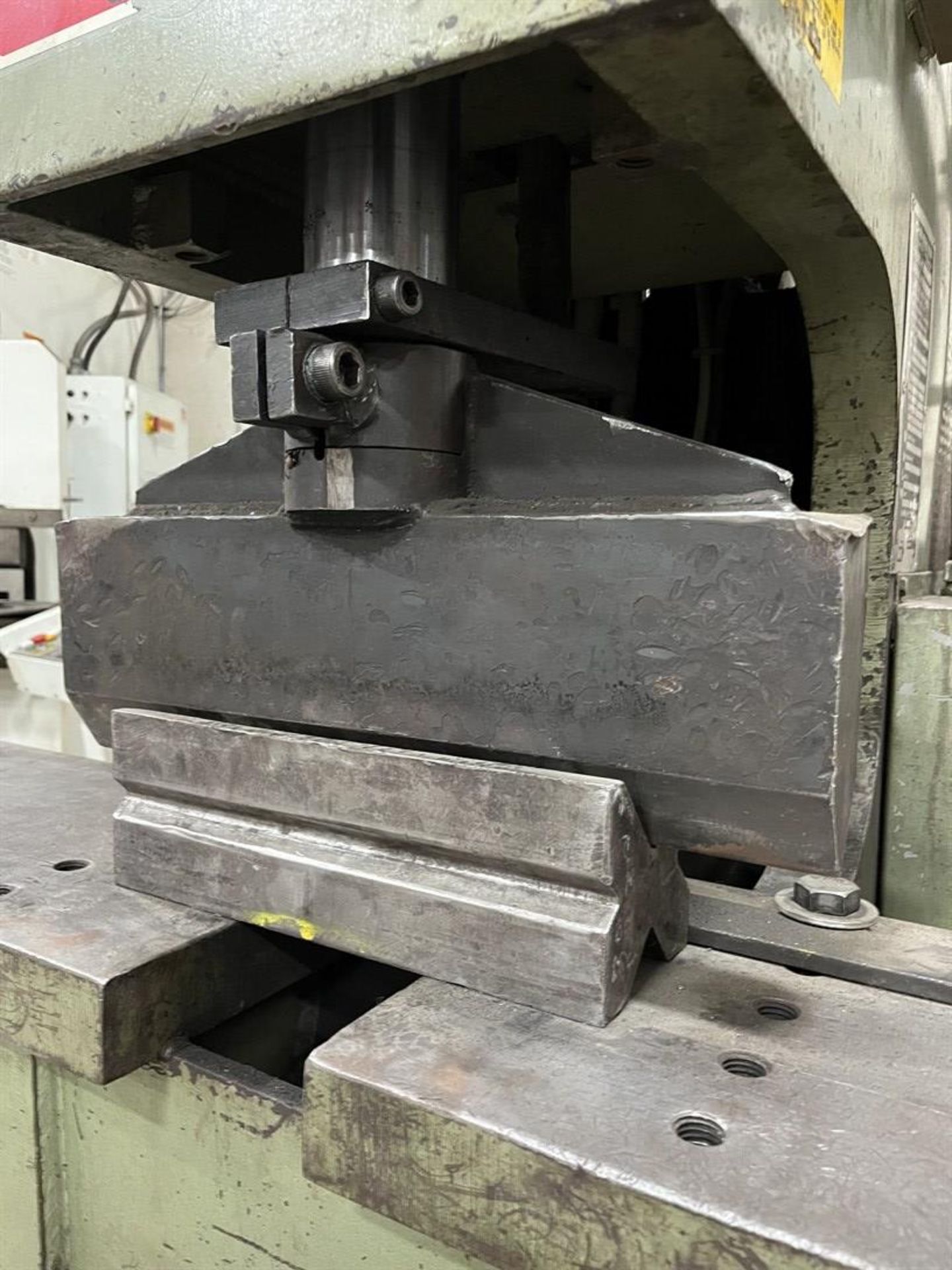 METAL MUNCHER MM-70 Hydraulic Ironworker, s/n 03316395, w/ 70 Ton Cap ...