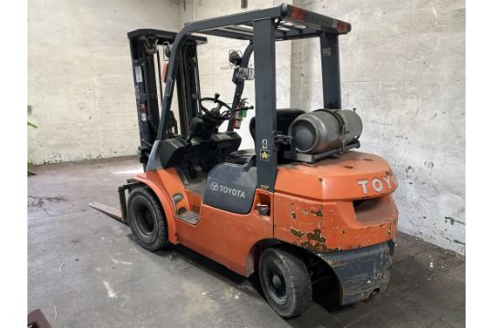 TOYOTA 7FGU25 5,000 lb. LPG/Gasoline Forklift, s/n 63293, W/ Side Shift ...