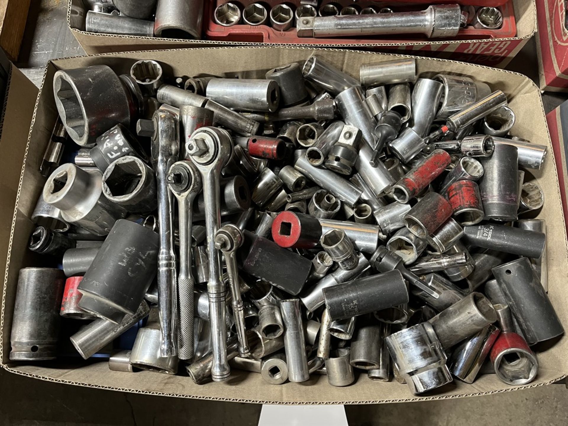 Lot Comprising Assorted Sockets w/ 1/2" and 1/4" Ratchets