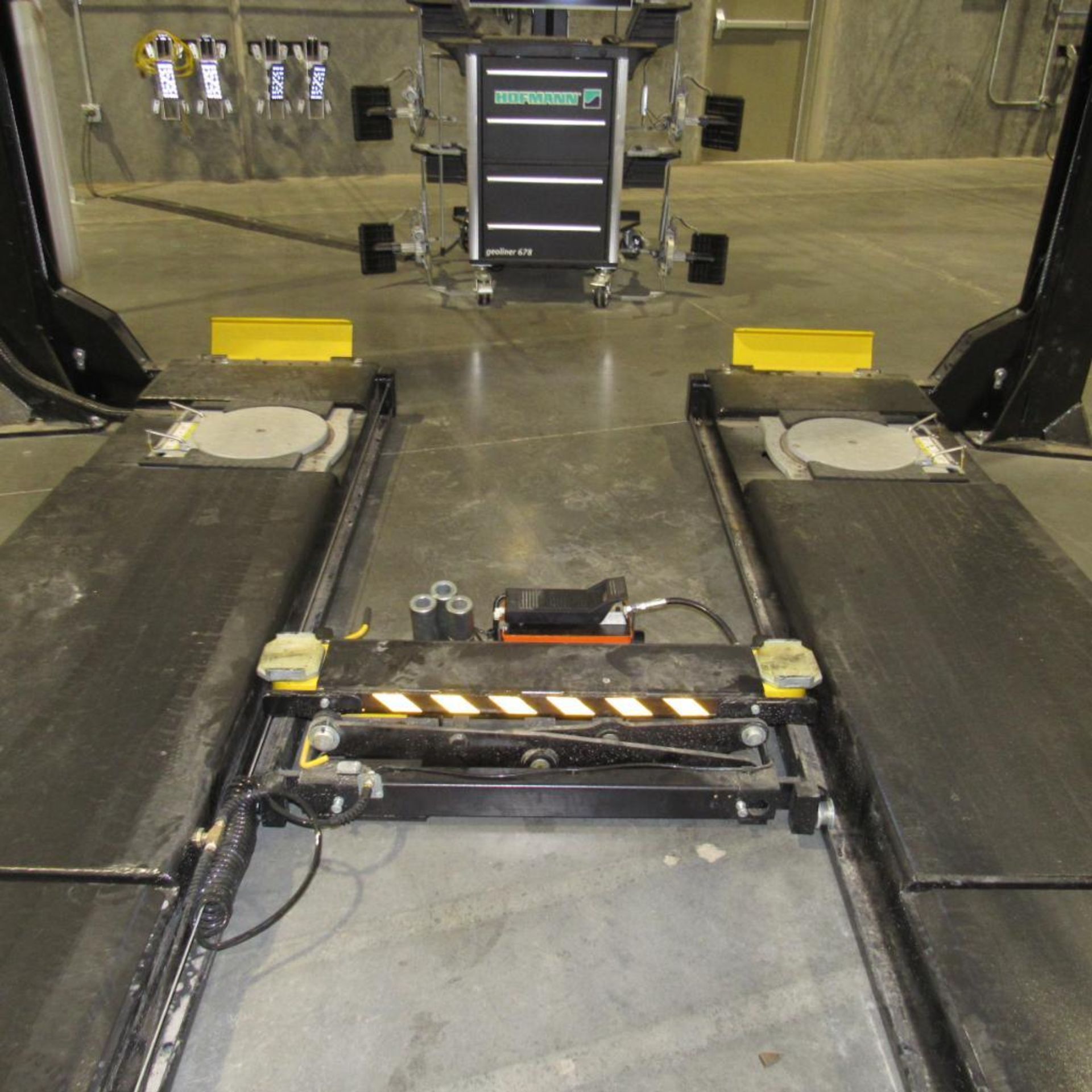 LOT: 2024 Hoffman EELR708A 15,000 Lb. Capacity 4-Post Alignment Vehicle ...