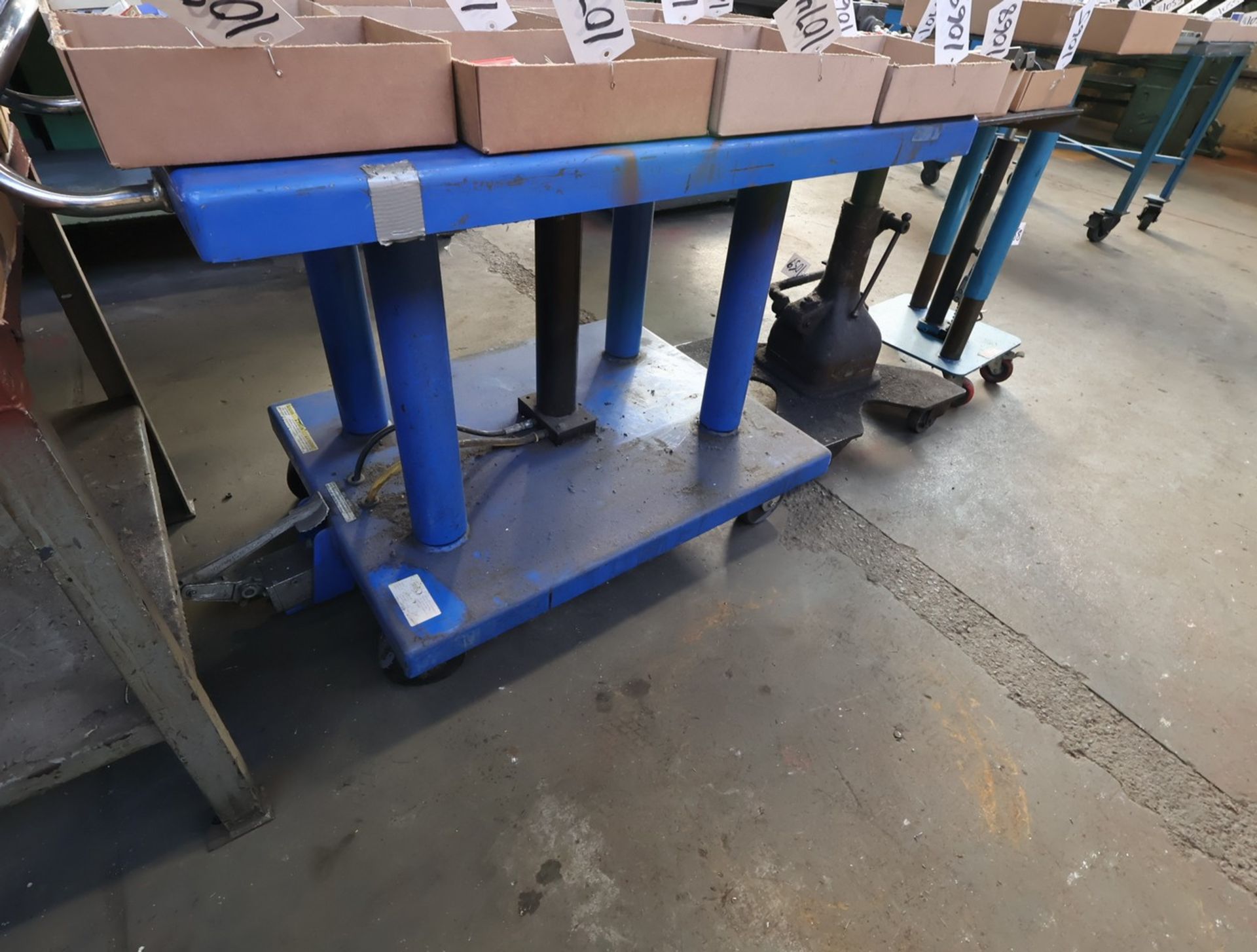 Vestil Mfg. 6,000lb. Capacity Die Lift Table, 48" x 32" (no contents)