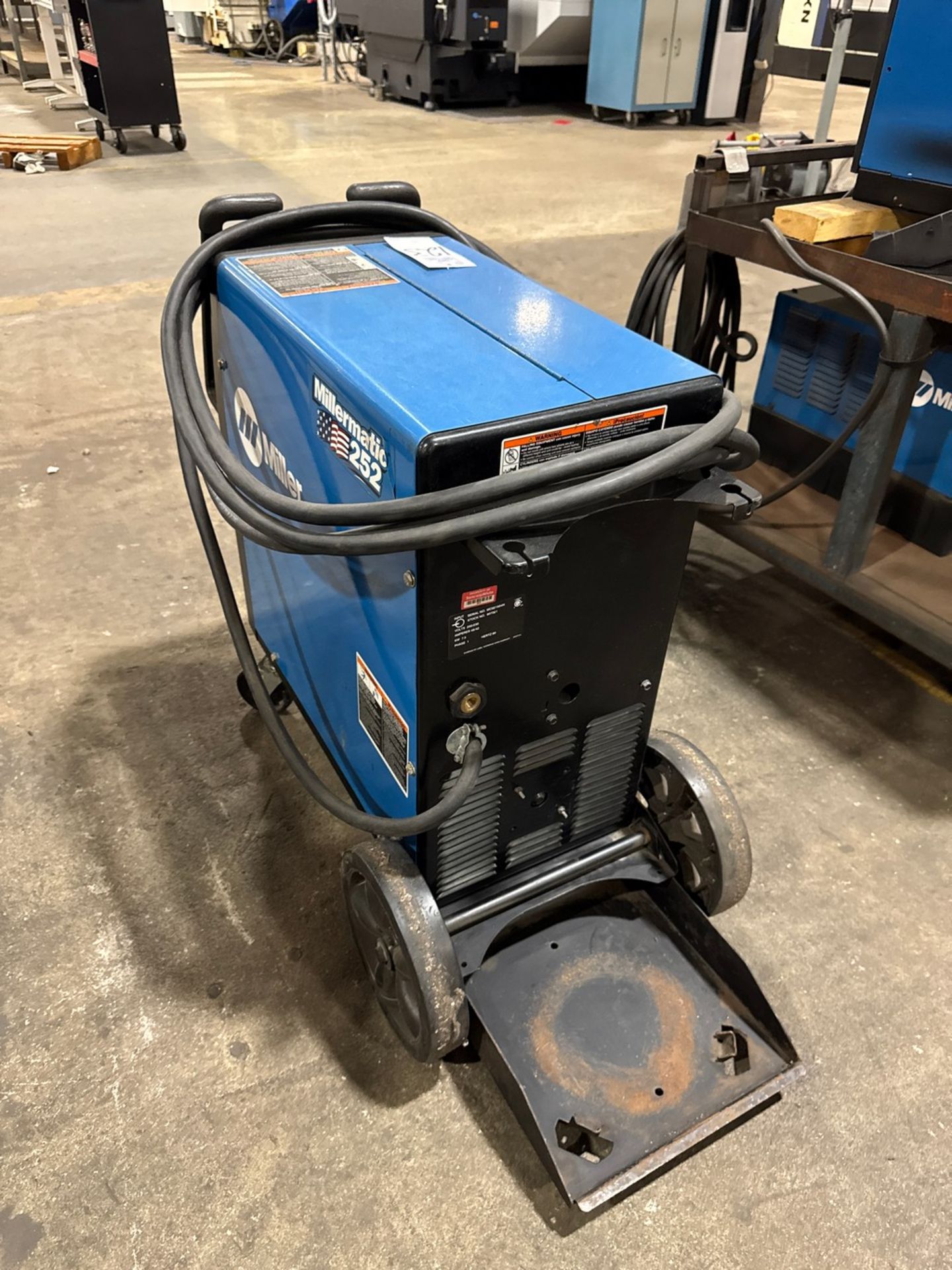 Miller Millermatic 252 Mig Welder 30–300 A Output, 250 A @ 28 V 40% ...