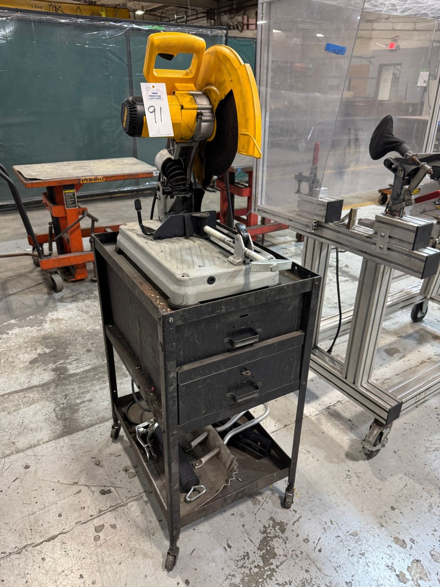Dewalt 14" Chop Saw Model: D28715, 120V
