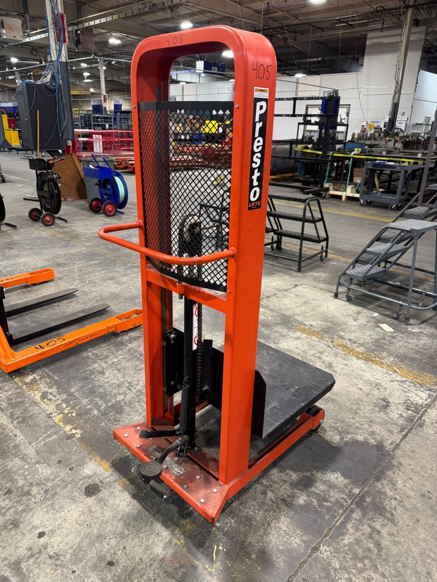 1,000 Lb. Capacity Presto M152?5006151 Manual Platform Stacker 24?×24 ...