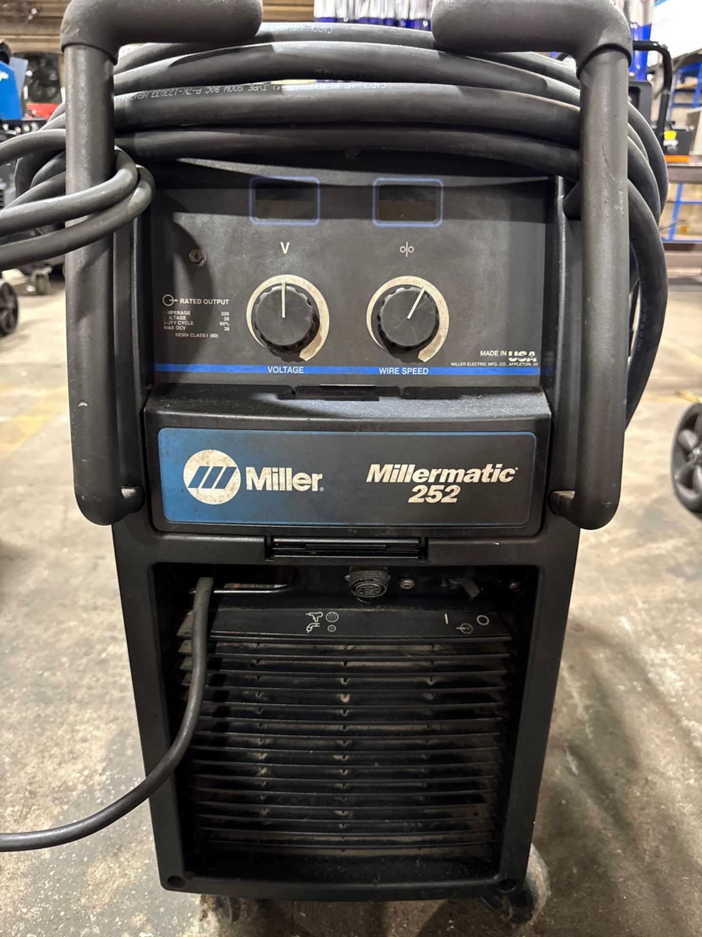 Miller Millermatic 252 Mig Welder 30–300 A Output, 250 A @ 28 V 40% ...