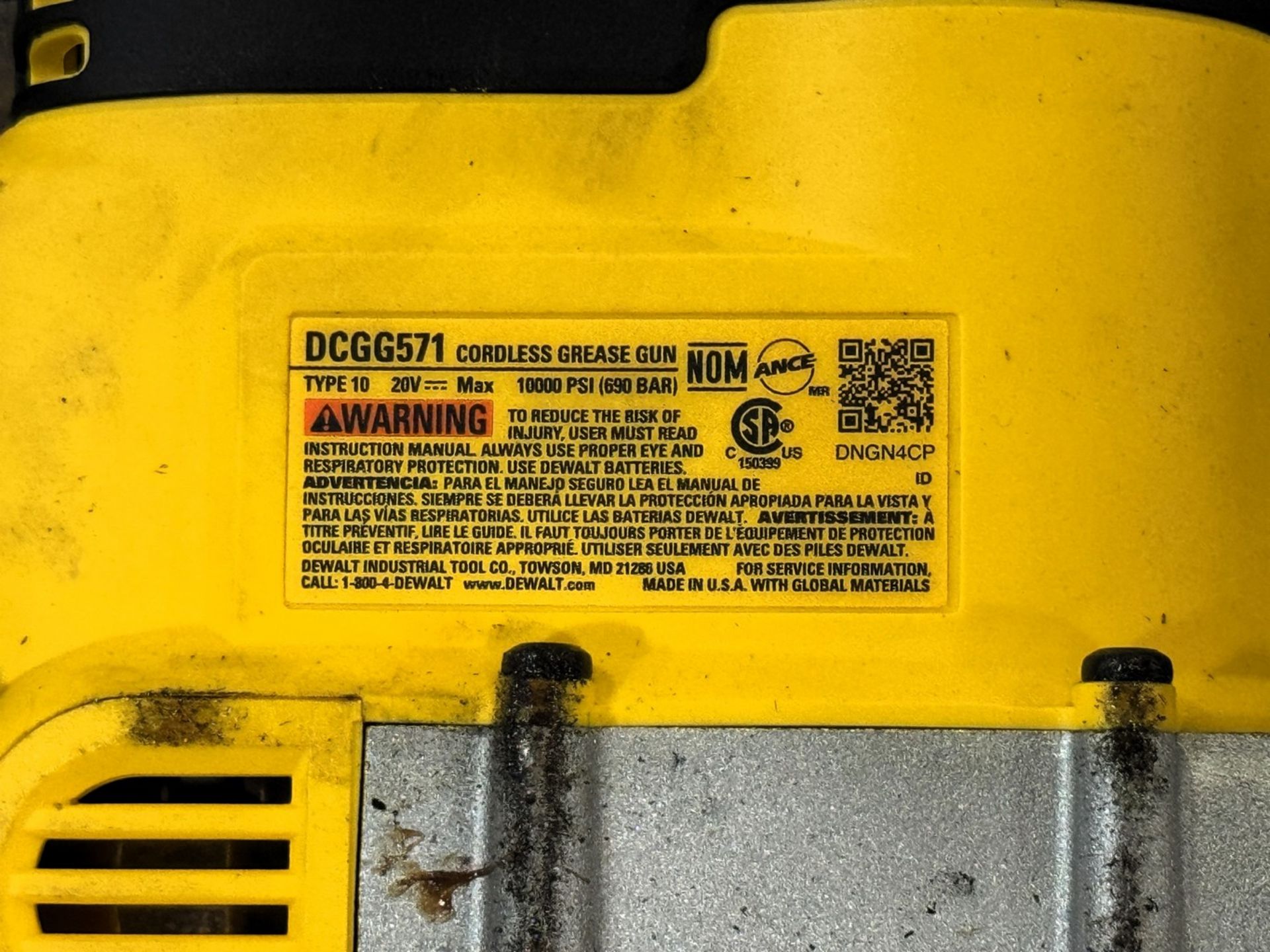 Lot of (2) Dewalt Cordless Grease Gun Model: DCGG571, With (1) 20V ...