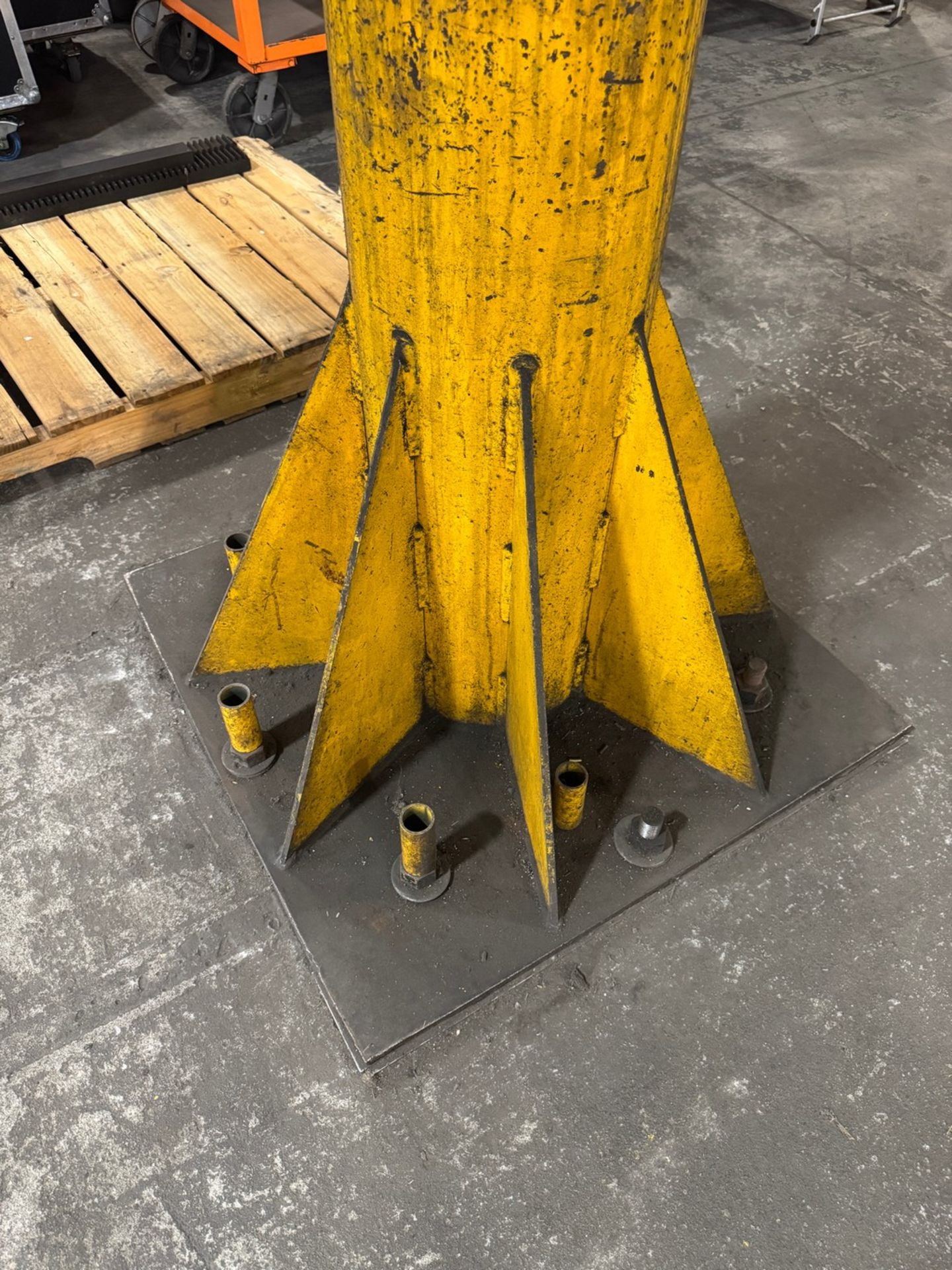 CONCO 1-Ton Jib Crane Includes: 1-Ton YALE Electrical Hoist