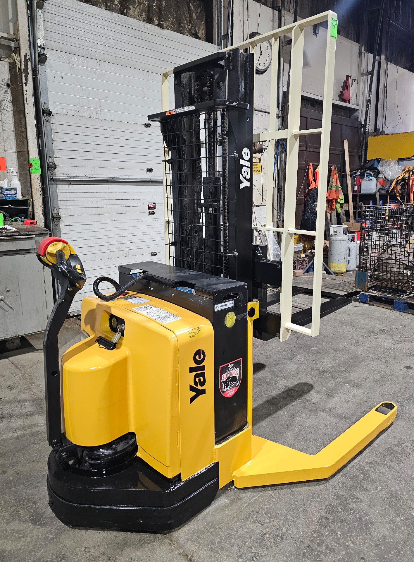 2013 Yale pallet Stacker 4,000lbs Capacity Electric 24V WITH 4383 HOURS
