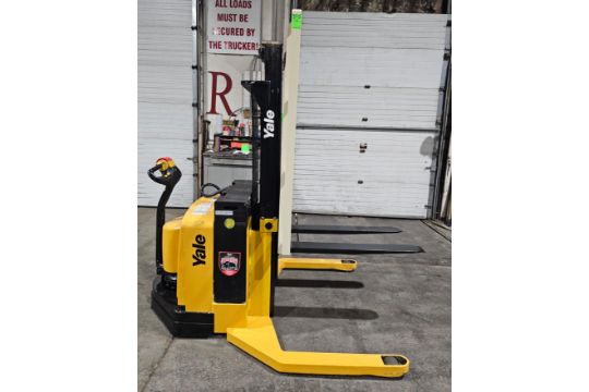 2013 Yale pallet Stacker 4,000lbs Capacity Electric 24V WITH 4383 HOURS