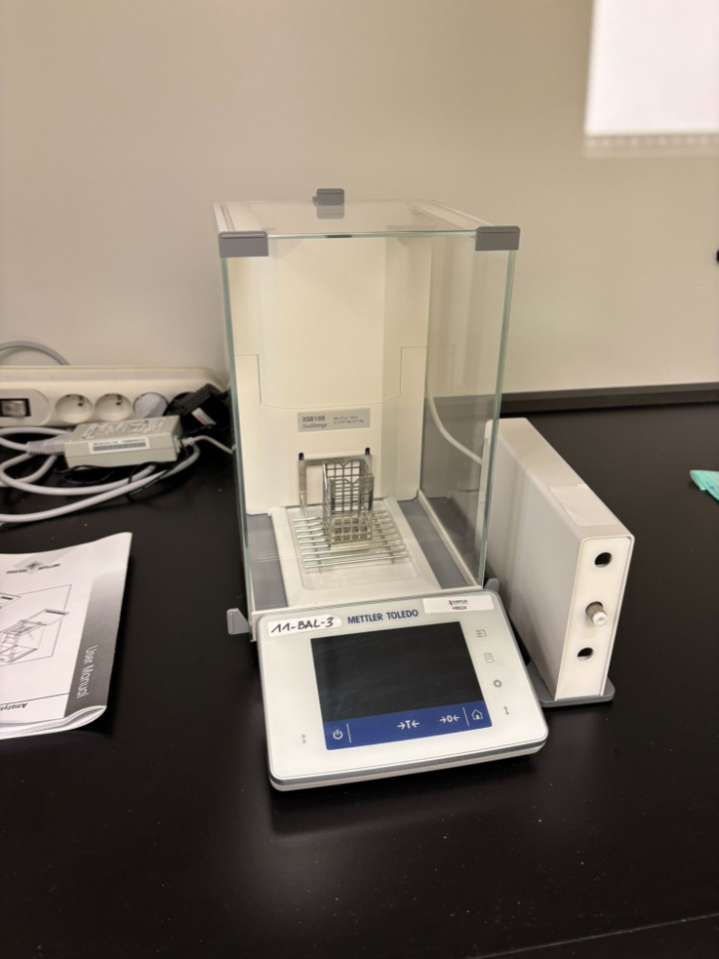 Mettler Toledo XSR105DU Analytical Balance, SN: C141741380