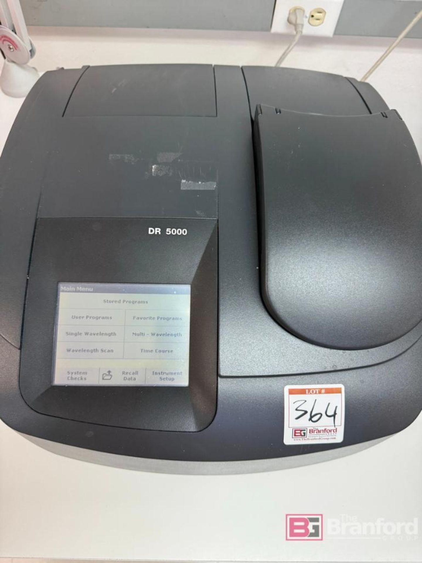 Hach DR 5000 UV-Vis Spectrophotometer; Type: LPG408.99.00012; S/N 1211348