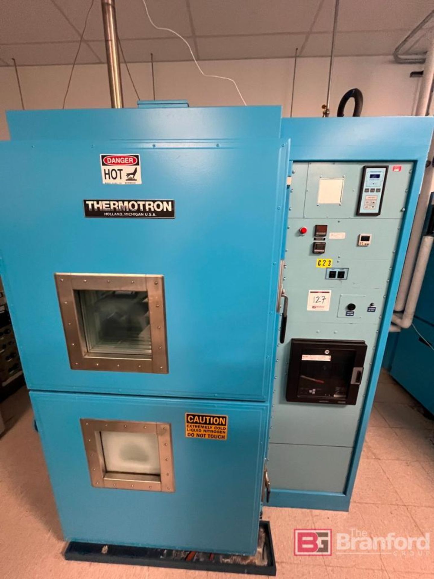 Thermotron Environmental Chamber; Model: ATS-195V-LN2; S/N CCT96861 ...