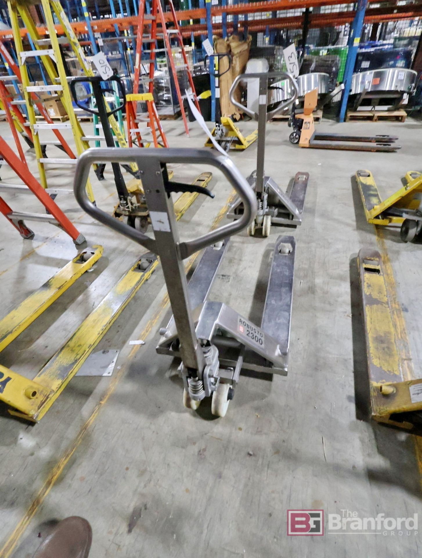 The Robusto 2300 Silver Streak Pallet Jack