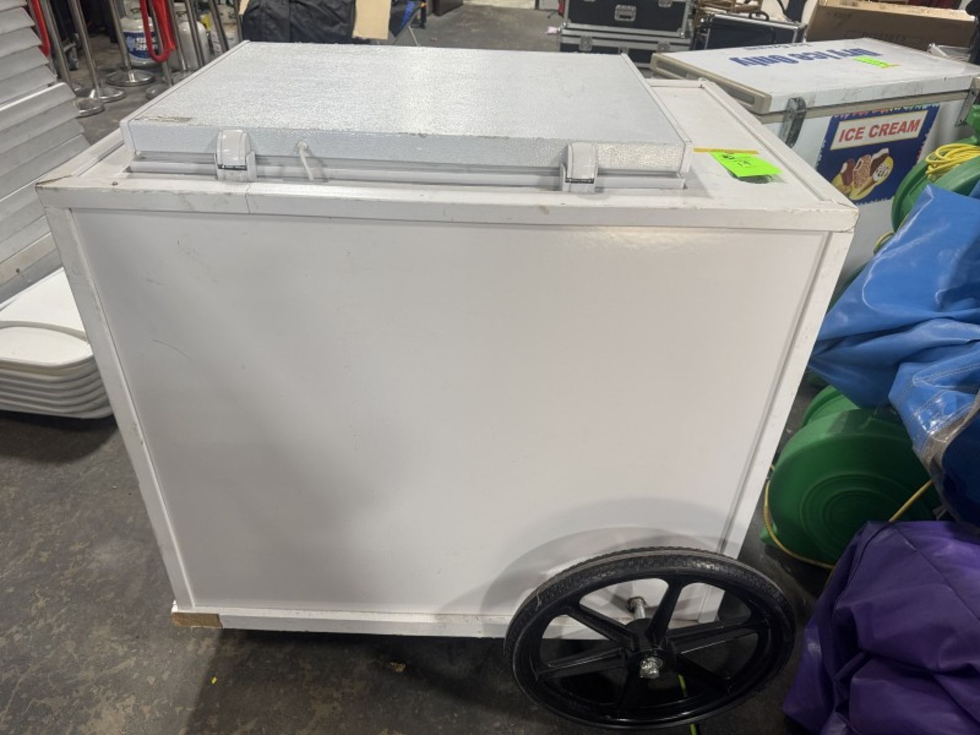 Rolling Ice Cream Chest Freezer