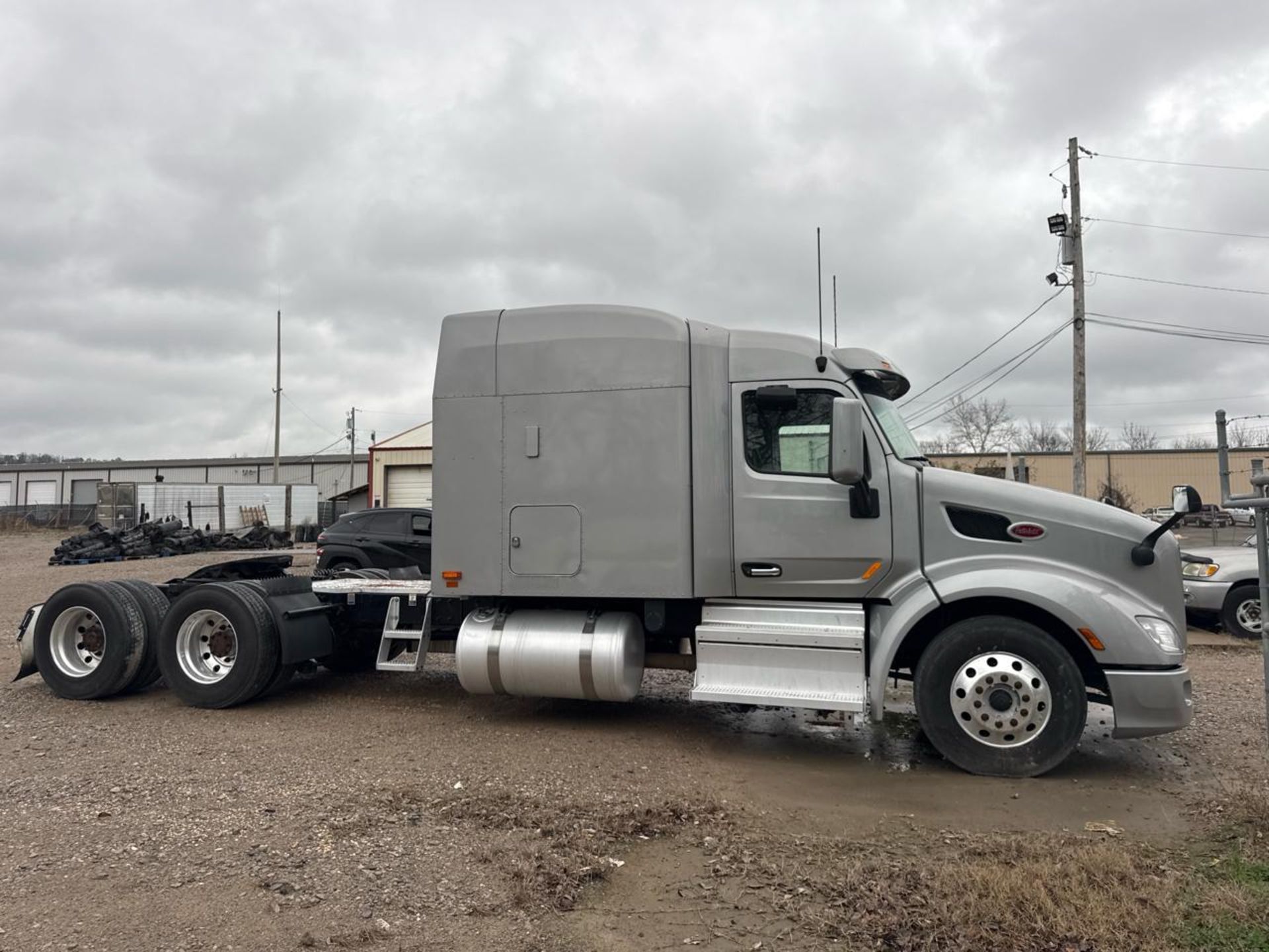 2021 Peterbilt 579 Class 8 Mid-Roof Sleeper Truck/Tractor, M/N ...