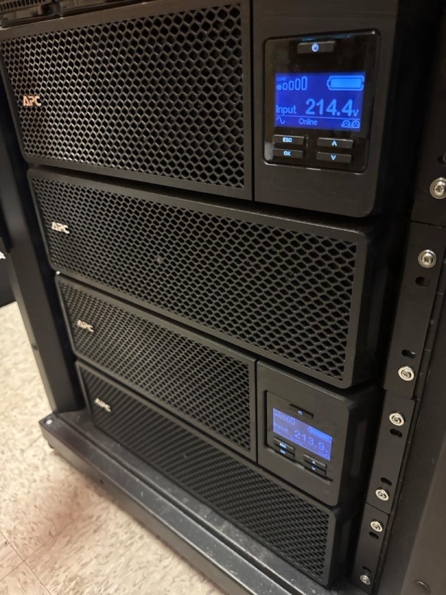 Lot (4) APC Smart UPS Units