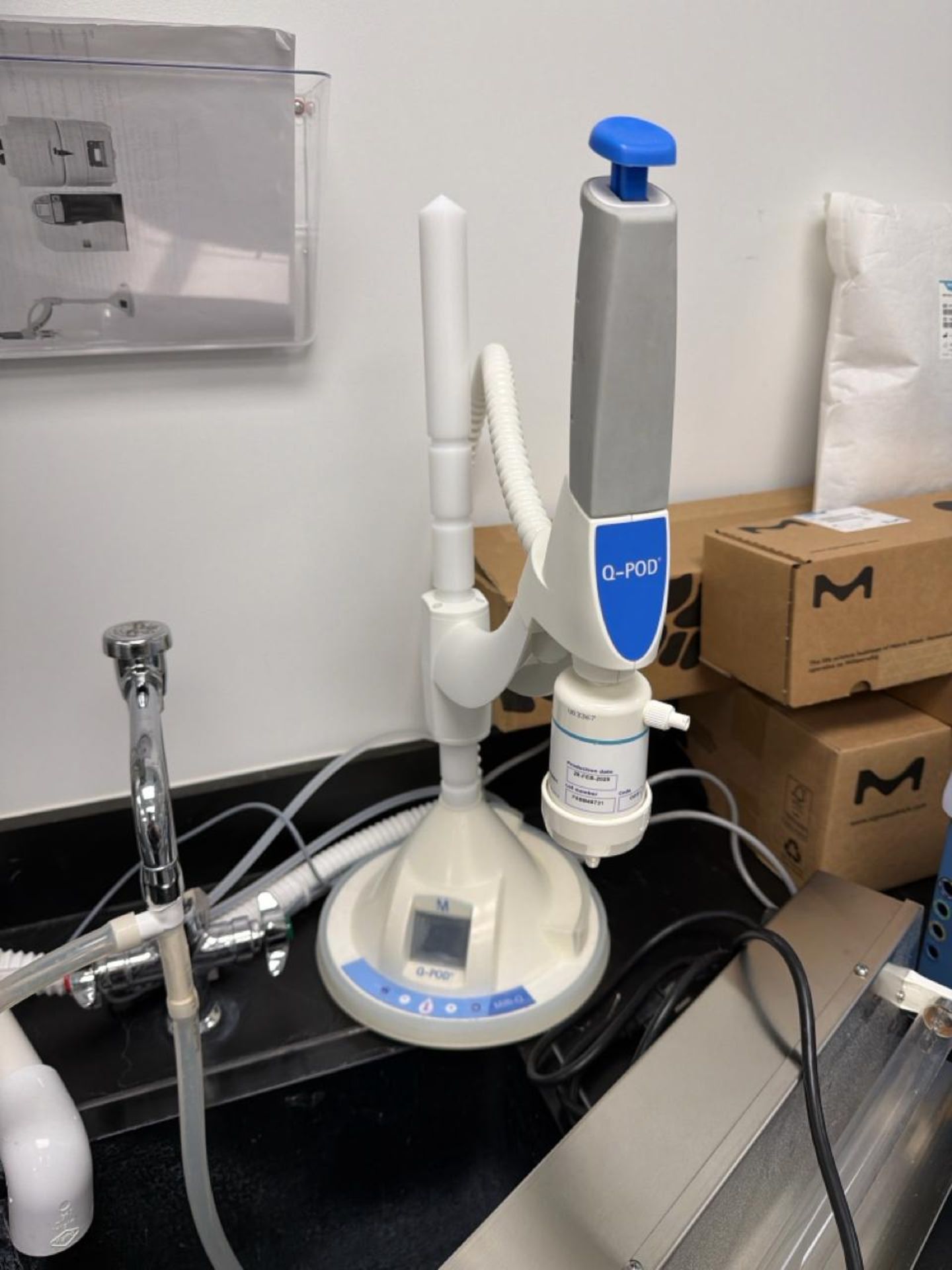 Millipore Milli-Q Integral 5 Water Purification System, Elix Technology ...