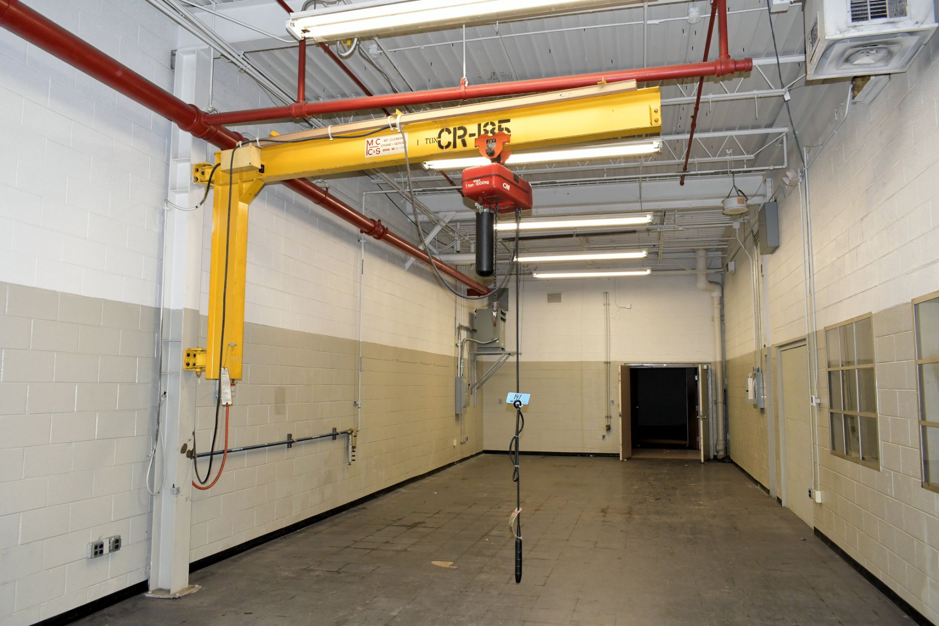 1-Ton Capacity Post-Mounted Jib Crane with CM Techstar 1-Ton Capacity ...