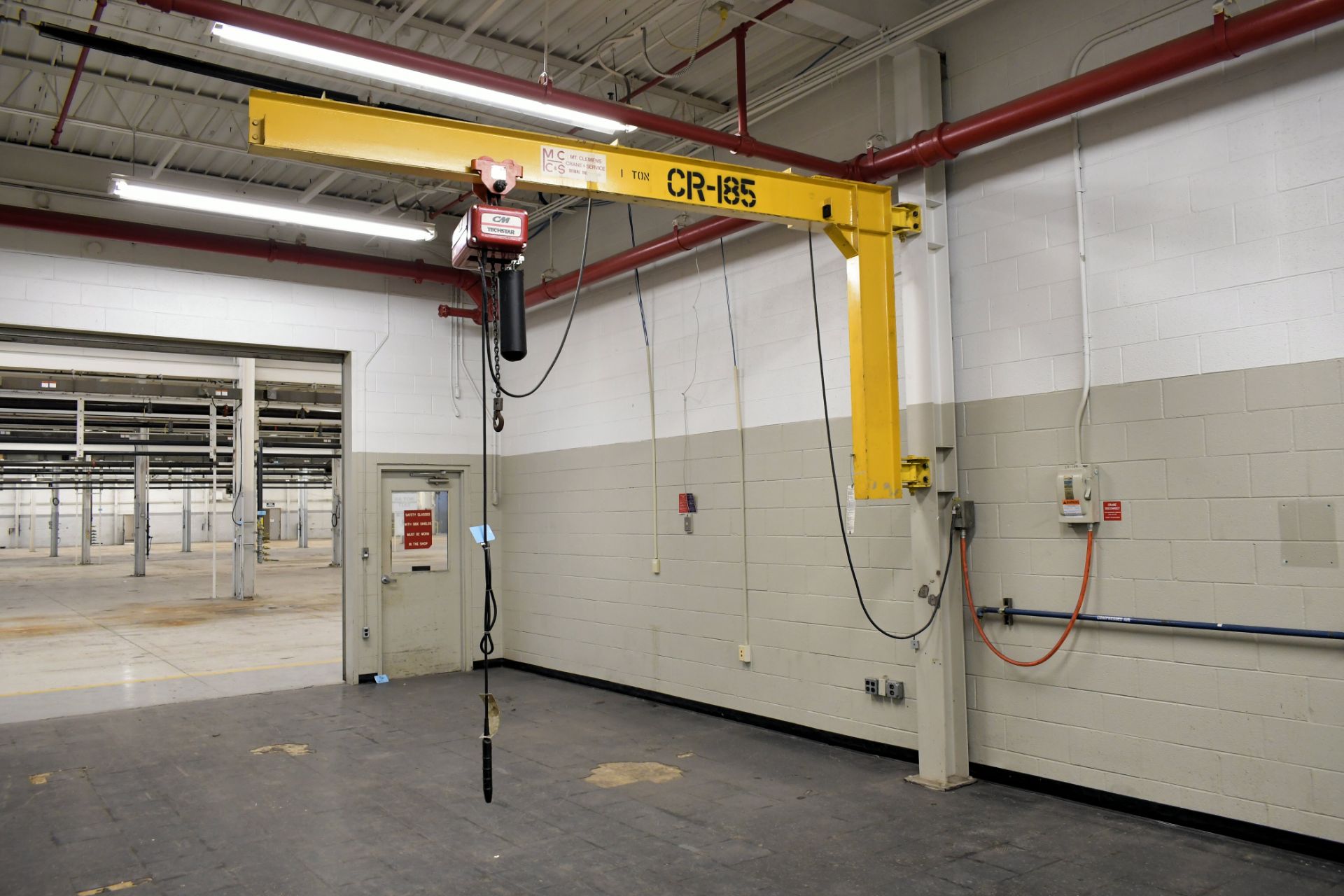 1-Ton Capacity Post-Mounted Jib Crane with CM Techstar 1-Ton Capacity ...