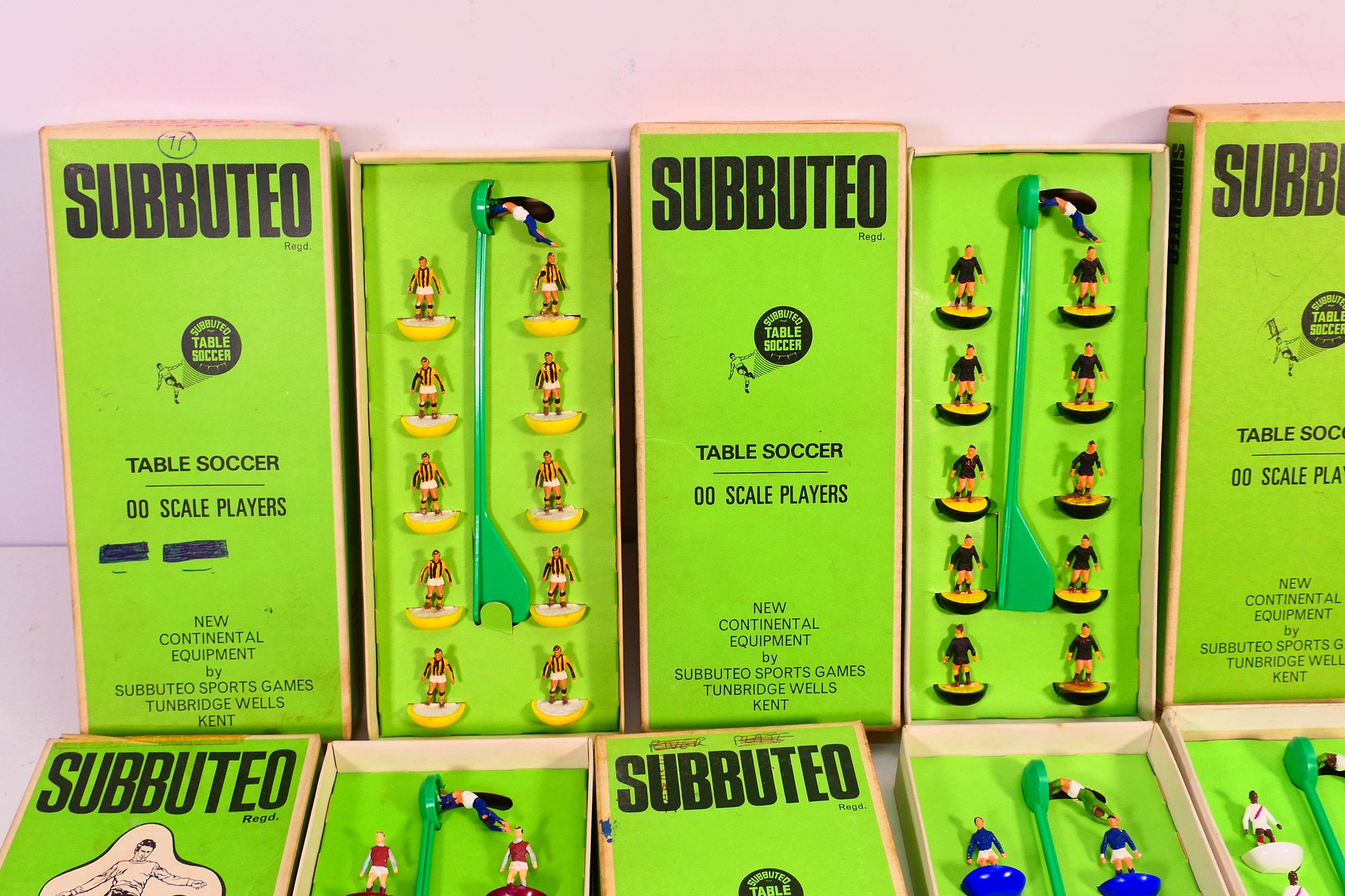 Subbuteo - 6 x vintage 1970s boxed teams, Barnet, Everton, West Ham ...