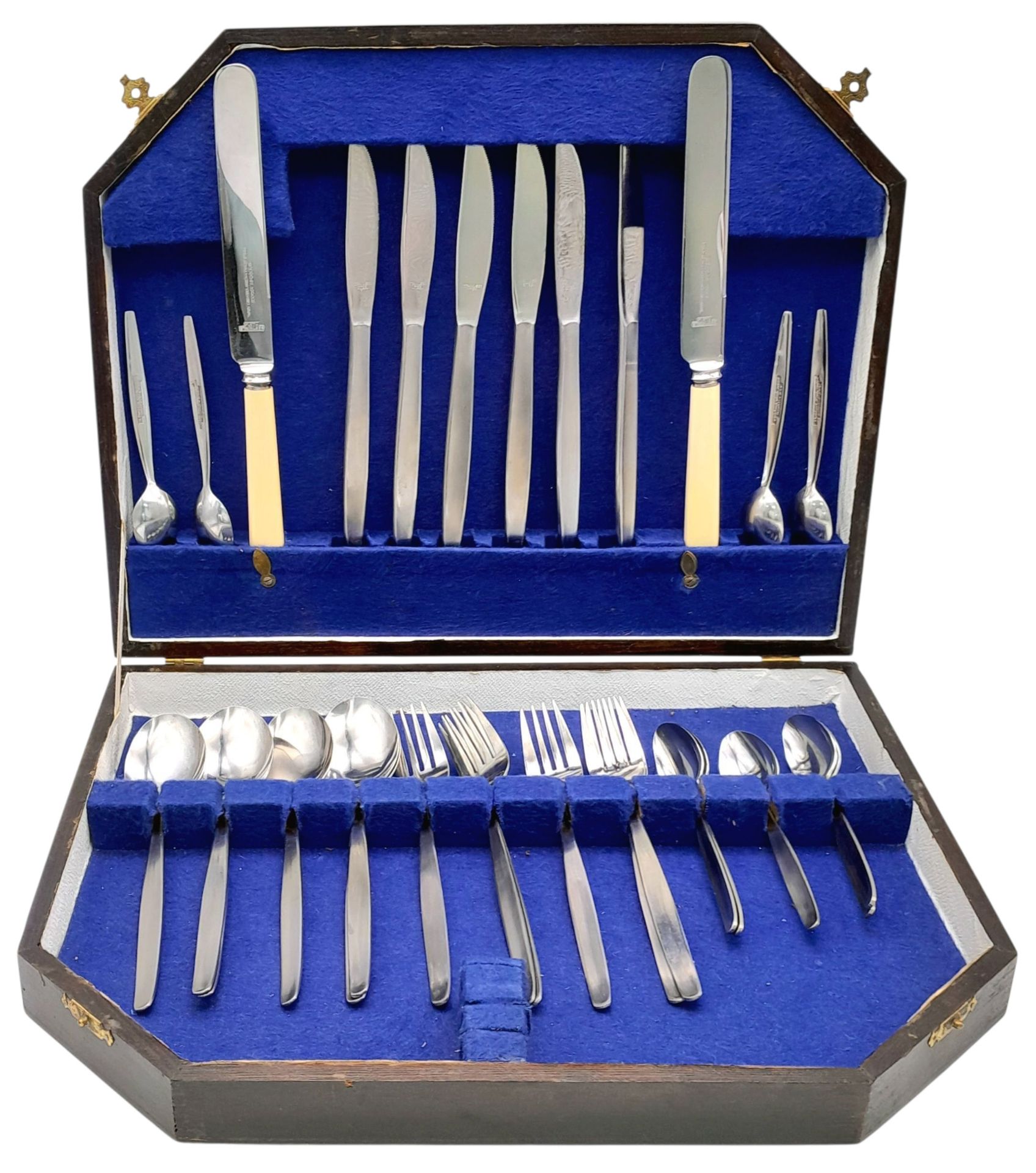 A lovely vintage set of cutlery. Comes with a wooden presentation case ...