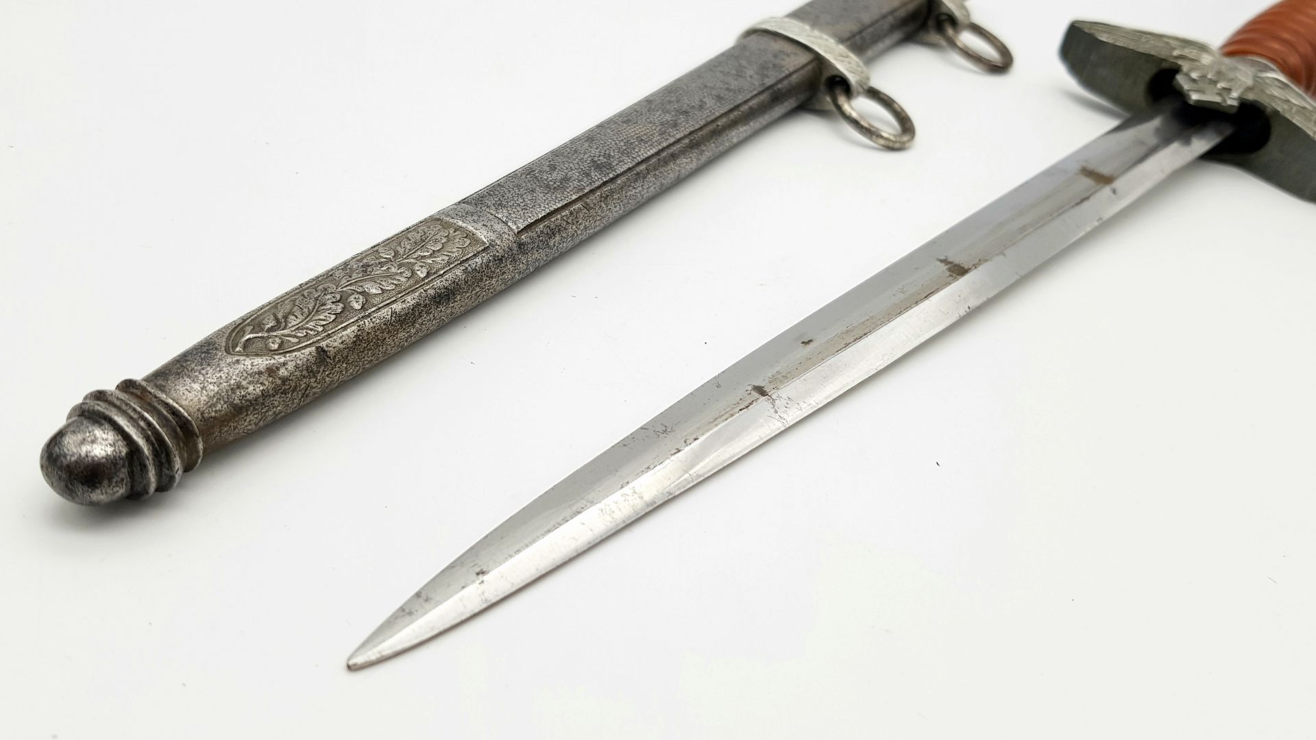 A WWII GERMAN LUFTWAFFE CEREMONIAL DAGGER. UK MAINLAND SHIPPING ONLY.
