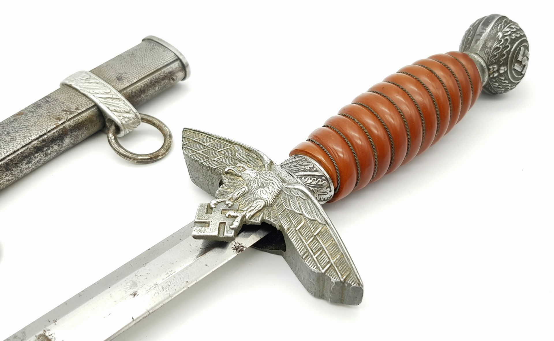 A WWII GERMAN LUFTWAFFE CEREMONIAL DAGGER. UK MAINLAND SHIPPING ONLY.