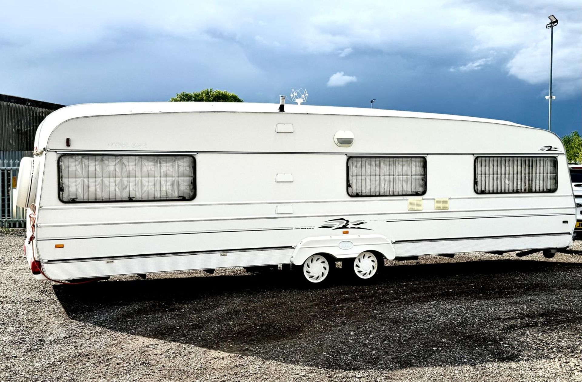 Roma GTRS 822 Sullivan Signature Series Twin Axel Caravan Vehicle Make ...