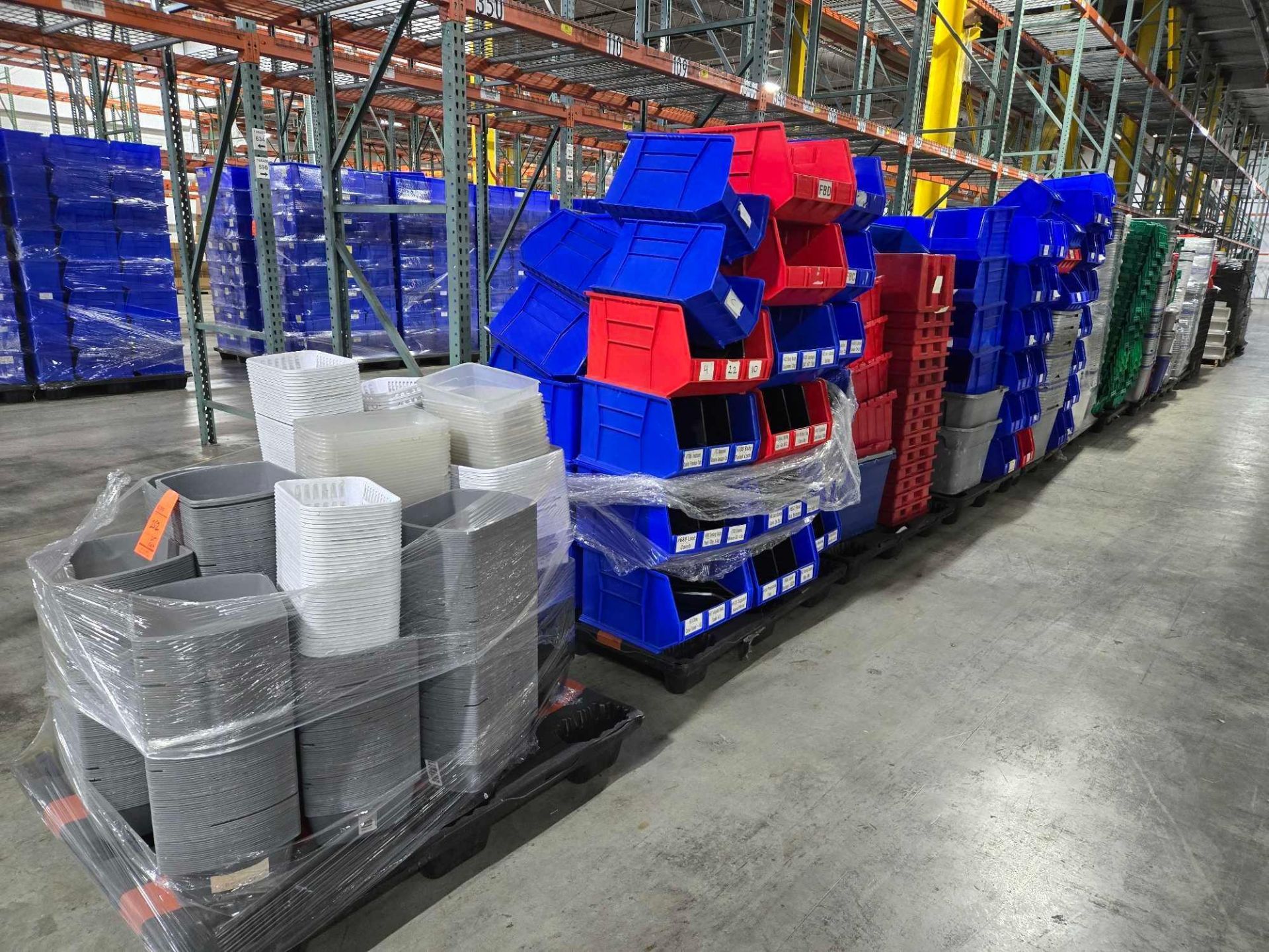 Lot of +/- 1000 assorted storage bins, various sizes, (CONTENTS OF 14 ...