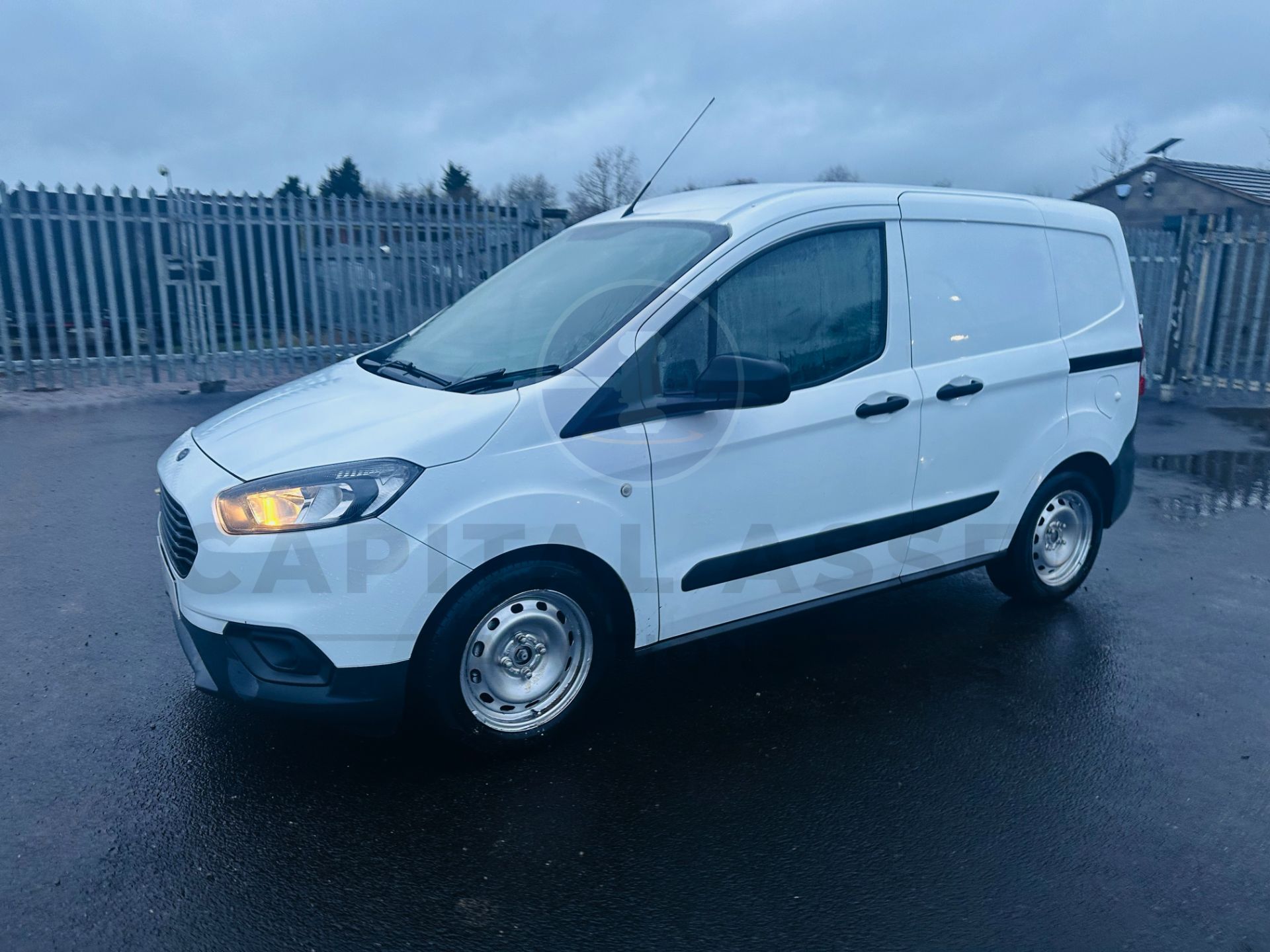 FORD TRANSIT COURIER 1.5 TDCI *BASE EDITION* 2022 MODEL - 1 OWNER FROM ...
