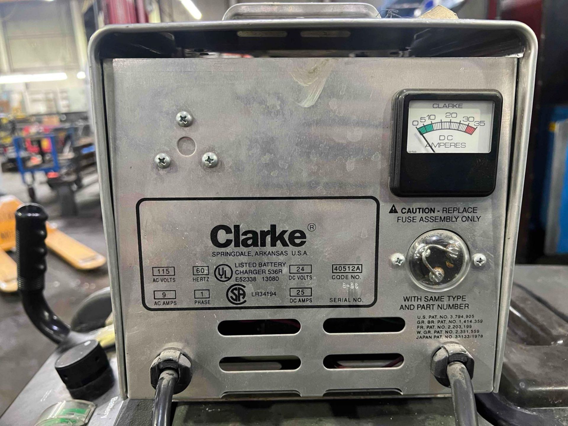Clarke Vision 20BT 24VDC floor cleaner with Clarke 24V charger (LATE ...