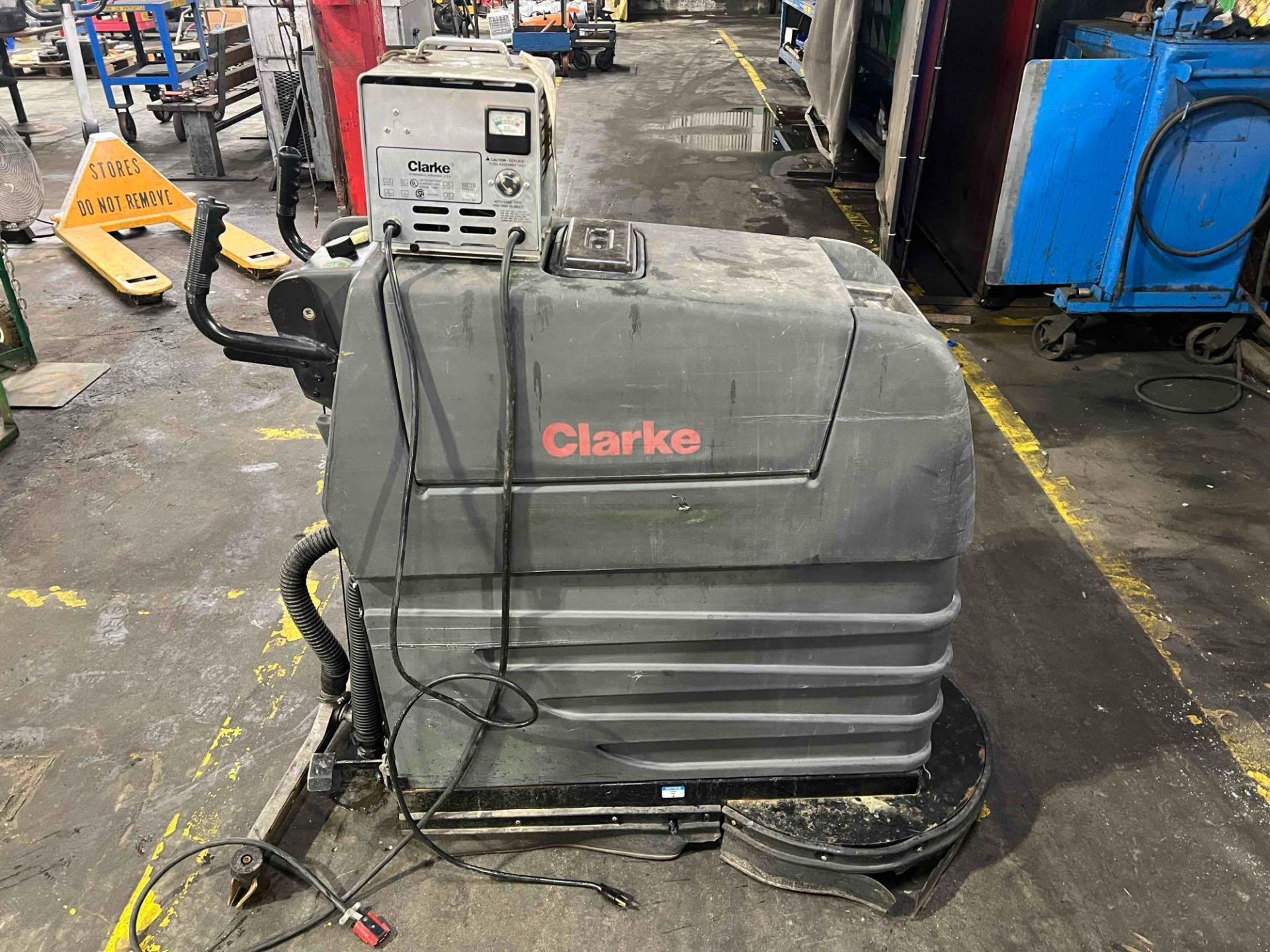 Clarke Vision 20BT 24VDC floor cleaner with Clarke 24V charger (LATE ...