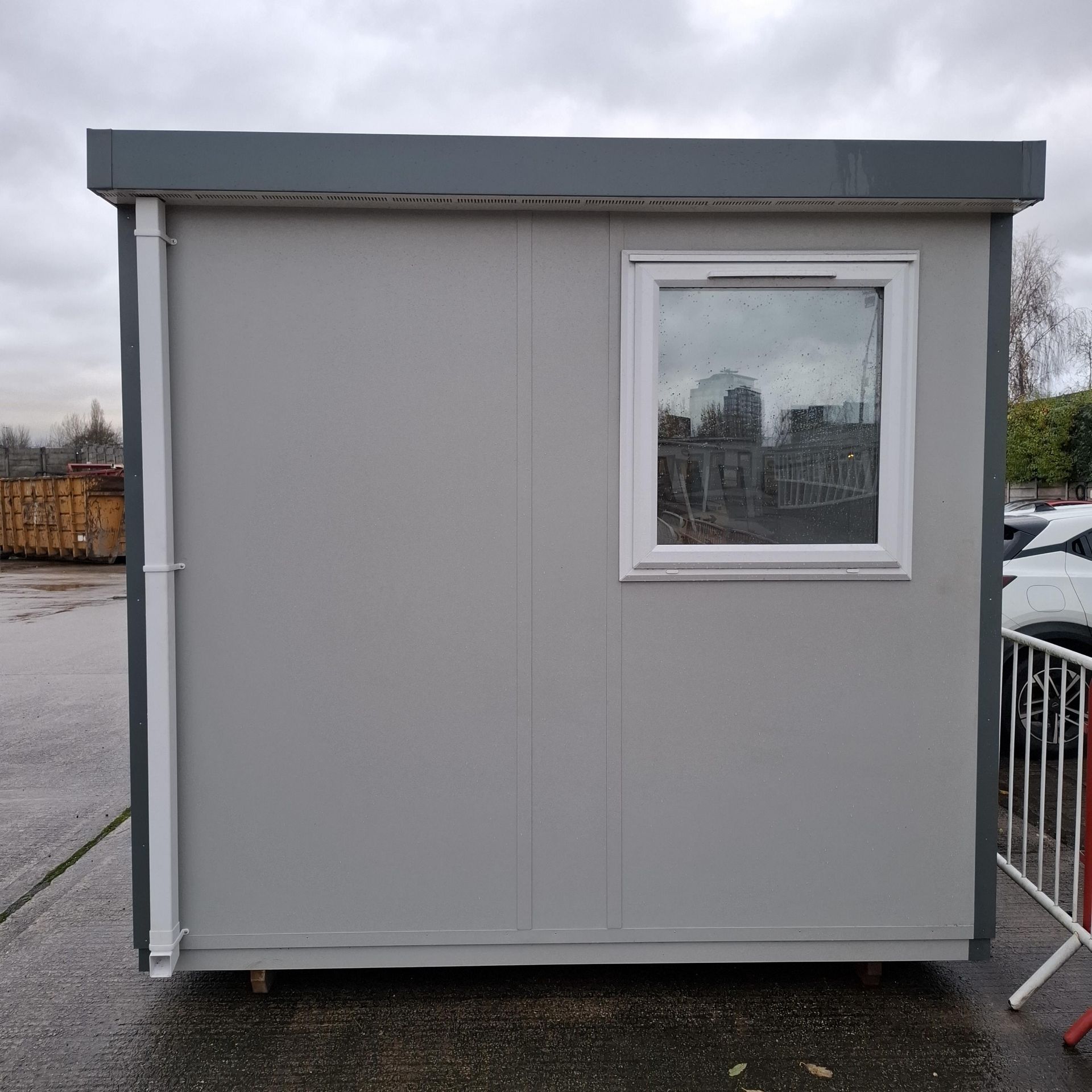 MODULAR PORTAKABIN 25 FT X 10 FT FINISHED IN LIGHT GREY PLASTISOL WITH ...